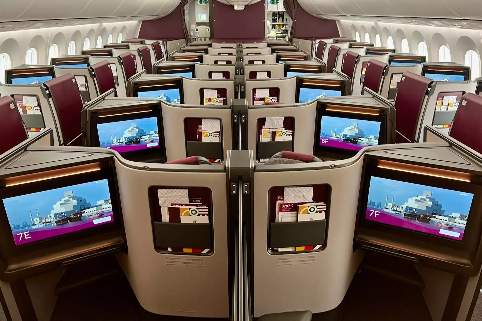 Hoe Qatar Airways 'nije 787-9 saaklike klasse fergelike mei Qsuite 1010_7