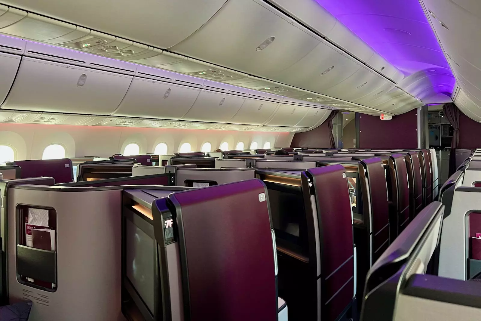 Шолу: Qatar Airways компаниясының Boeing 787-9 Dreamliner ұшағындағы жаңа бизнес класы 1011_66