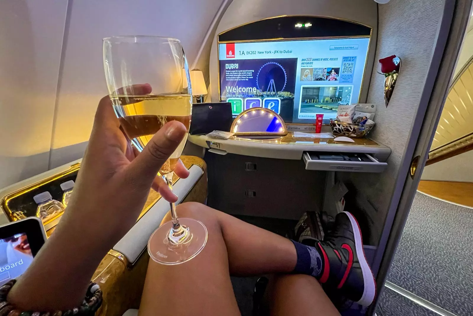 Een verhaal over twee hutten: een overzicht van Emirates First Class en Economy van New York tot Mauritius 1012_33