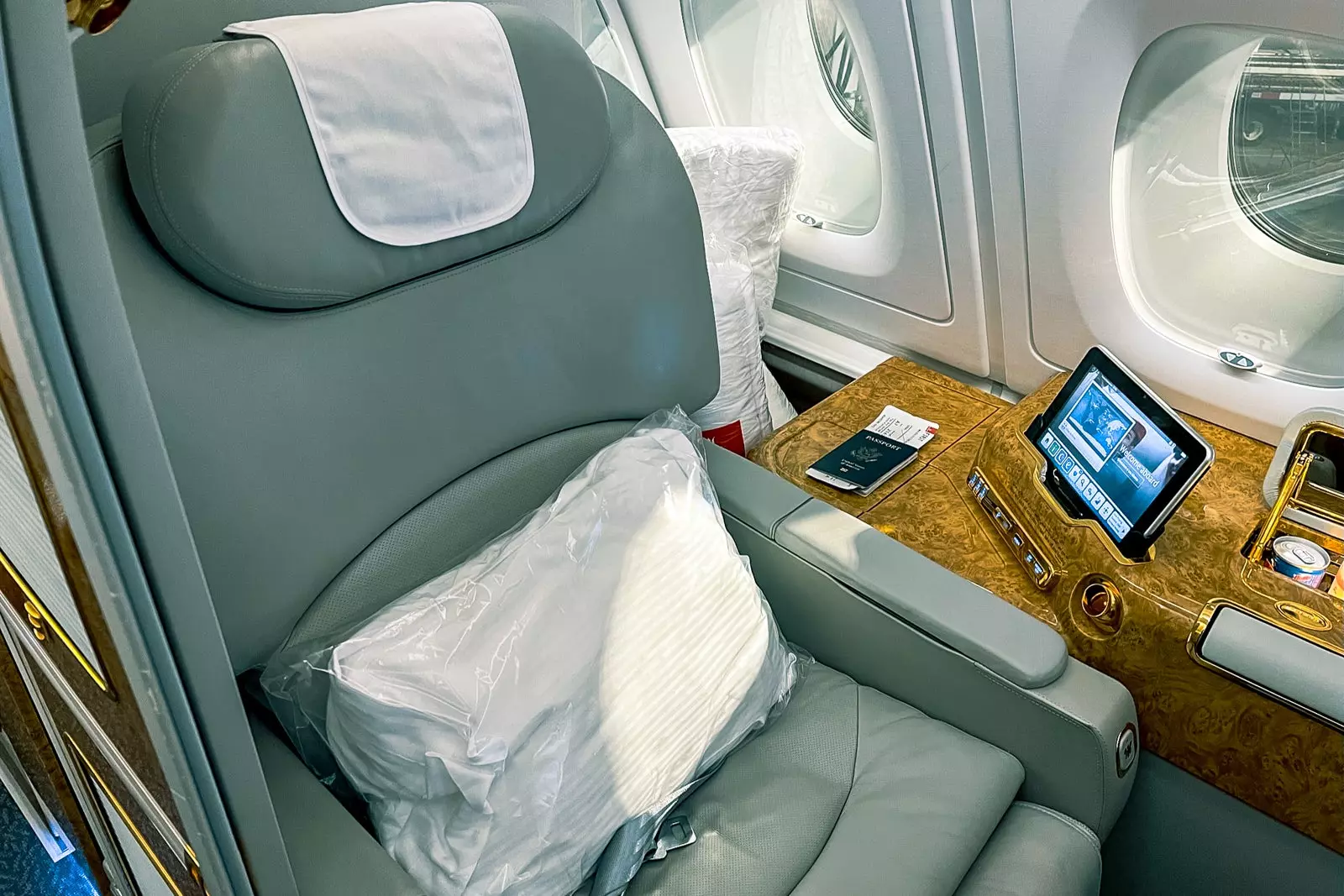 Een verhaal over twee hutten: een overzicht van Emirates First Class en Economy van New York tot Mauritius 1012_7