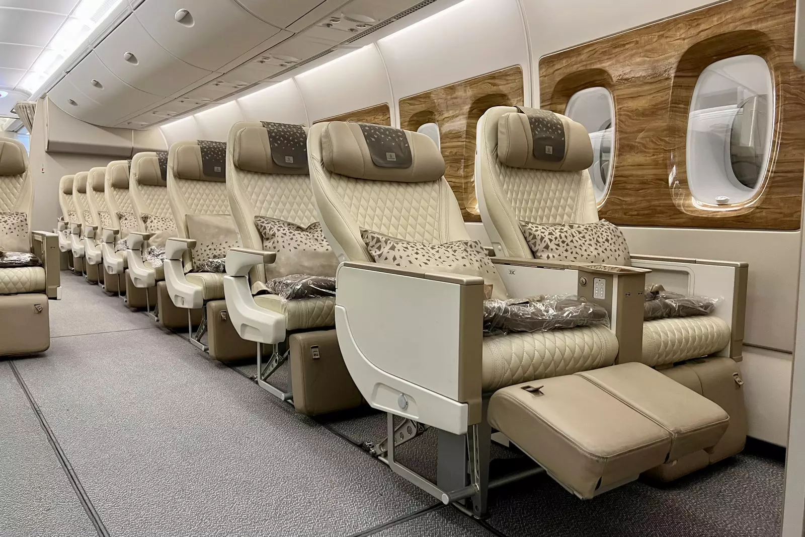 Atunwo: Agọ ọrọ-aje Ere tuntun tuntun ti Emirates lori Airbus A380