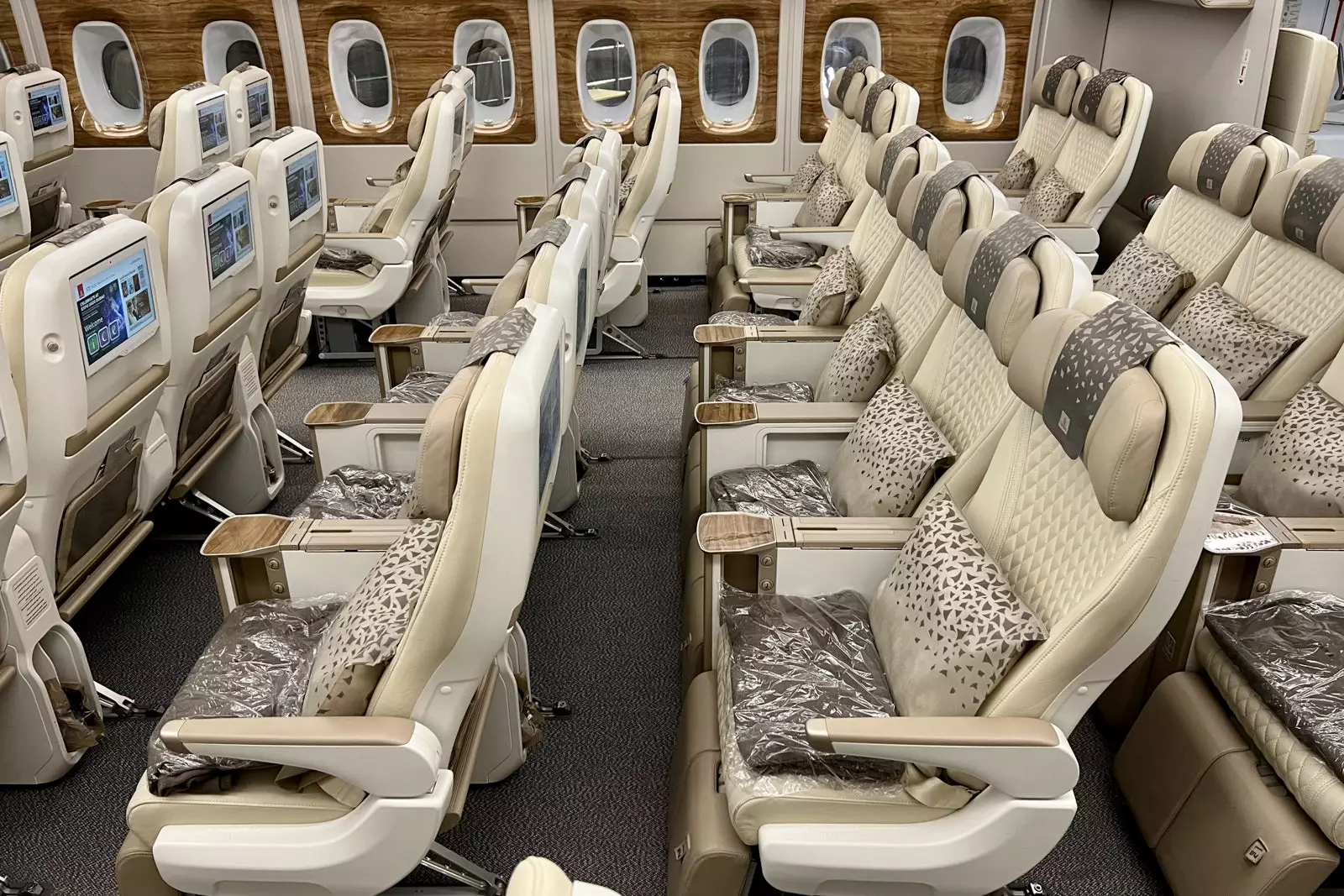 Ulasan: Kabin ekonomi premium baru Emirates di Airbus A380 1014_32