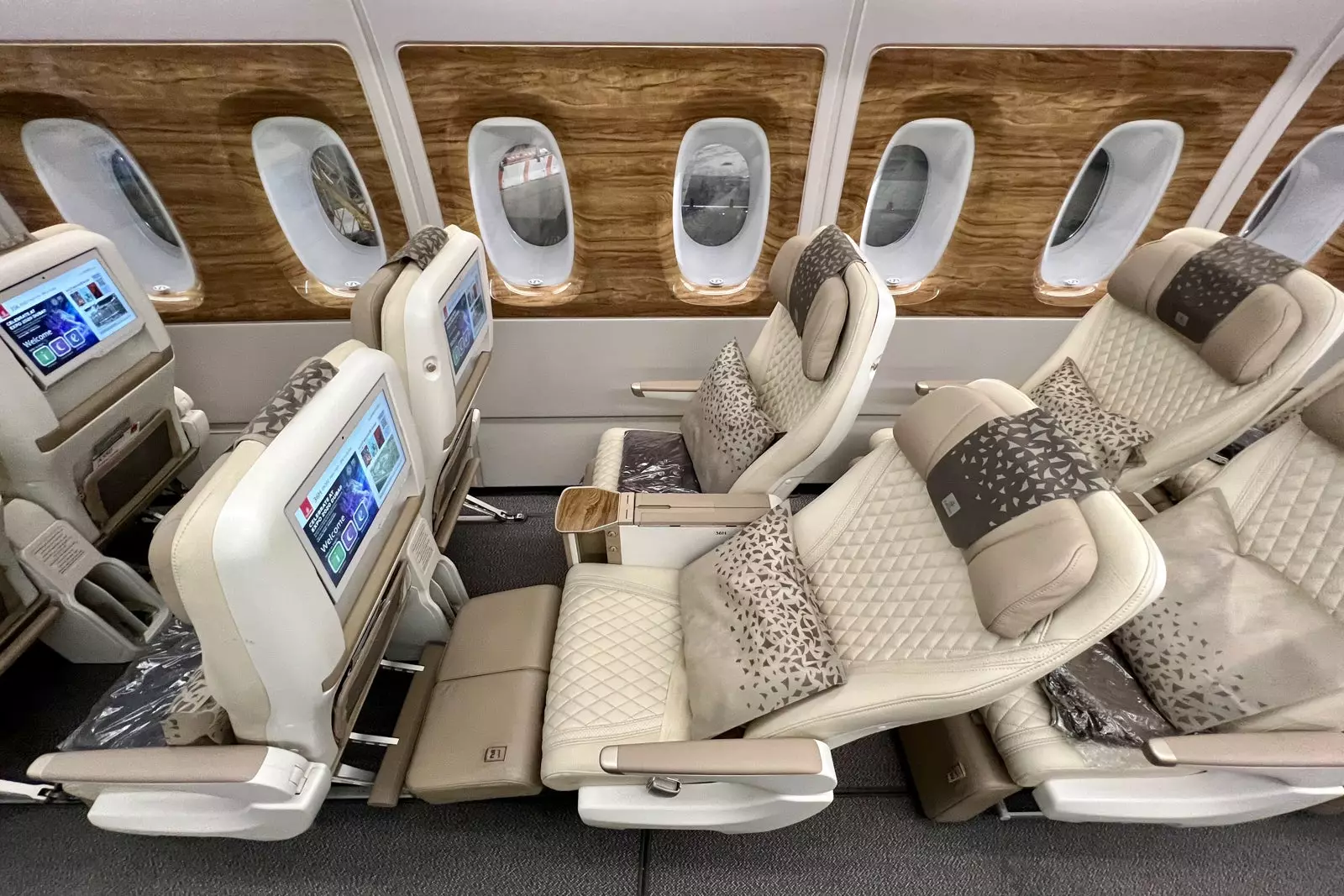 Ulasan: Kabin ekonomi premium baru Emirates di Airbus A380 1014_35