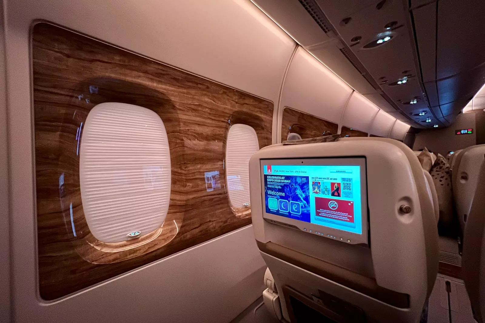 Ulasan: Kabin ekonomi premium baru Emirates di Airbus A380 1014_48