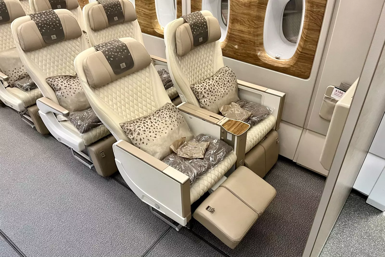 Ulasan: Kabin ekonomi premium baru Emirates di Airbus A380 1014_53