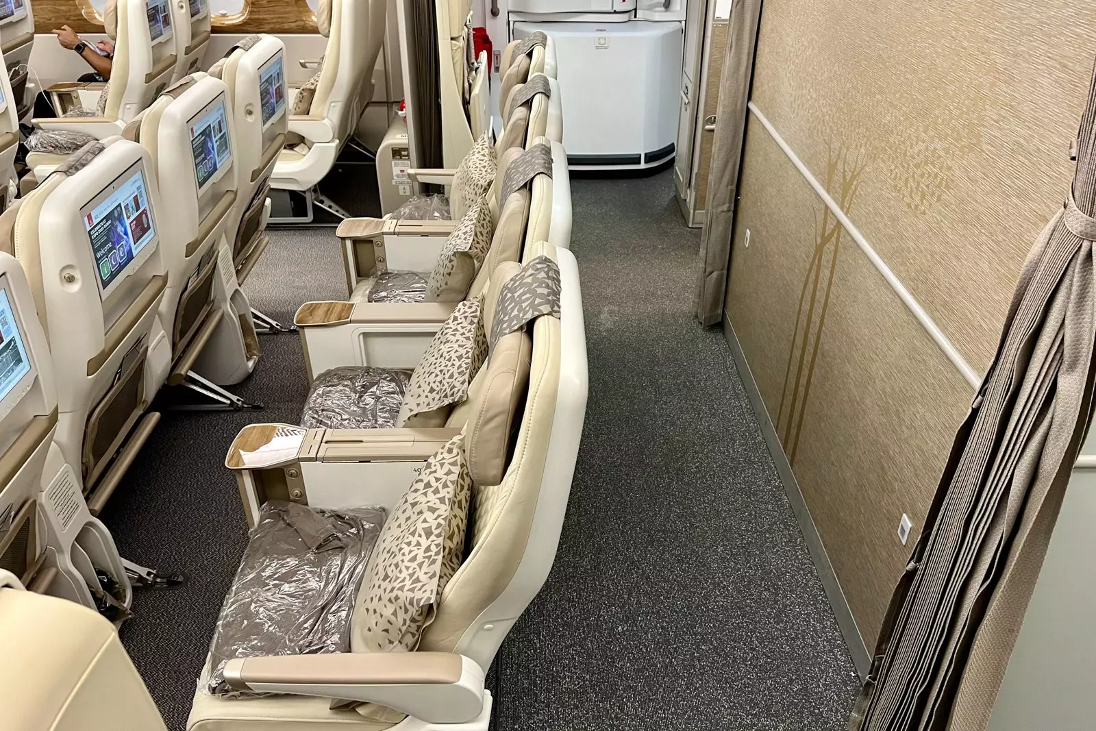 Ulasan: Kabin ekonomi premium baru Emirates di Airbus A380 1014_59