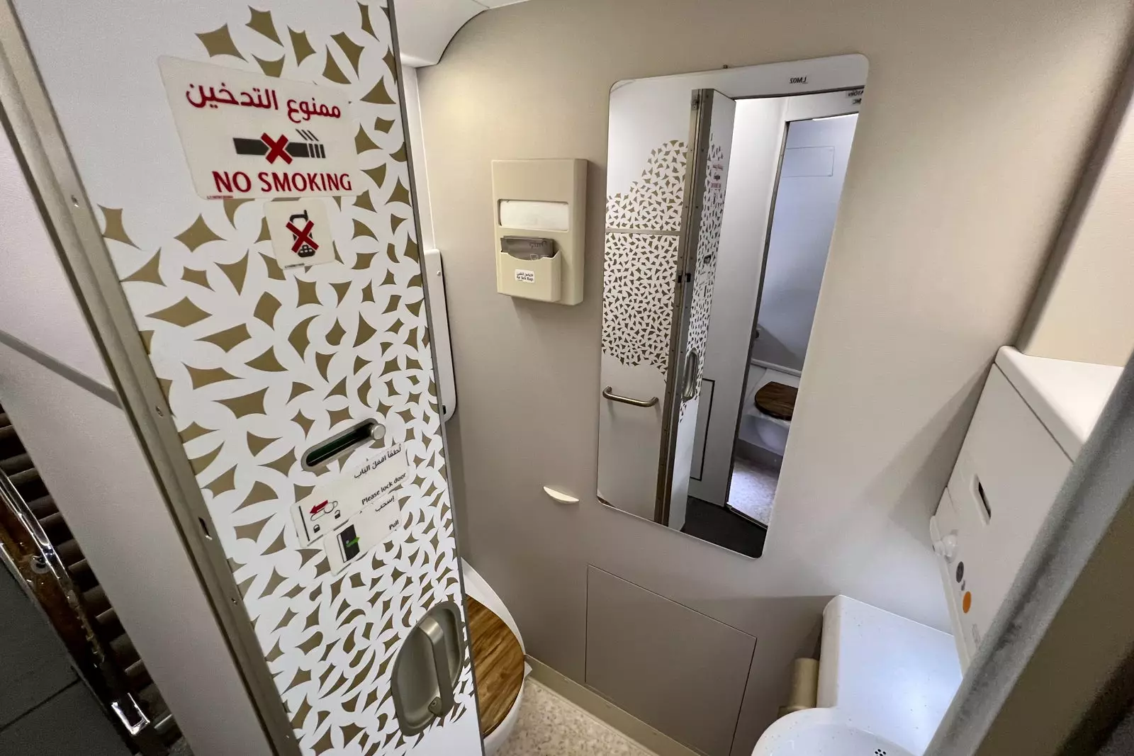 Ulasan: Kabin ekonomi premium baru Emirates di Airbus A380 1014_65