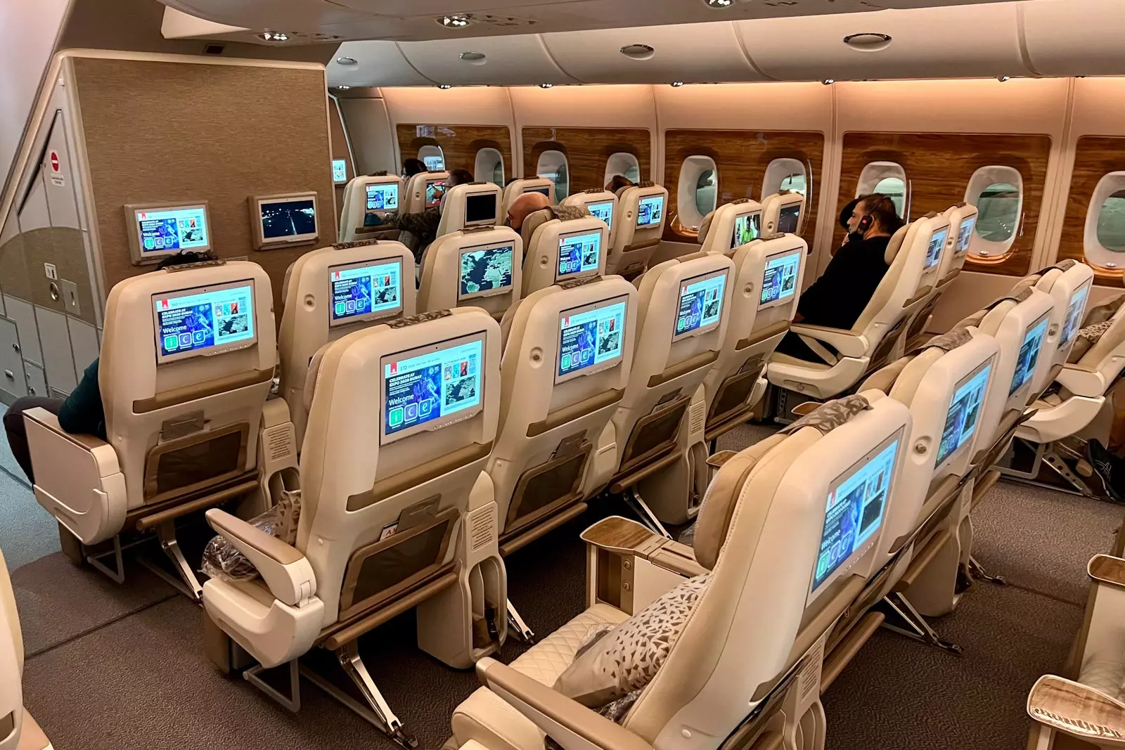 Ulasan: Kabin ekonomi premium baru Emirates di Airbus A380 1014_86