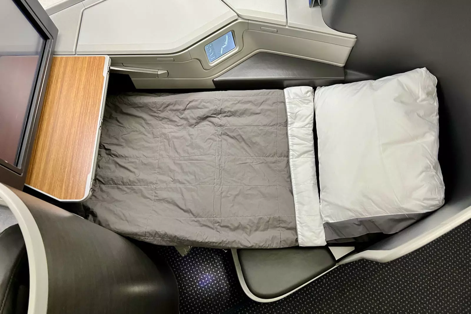 Recenzia: Najlepší americký Boeing 777-200 business class z JFK do Izraela 1017_53