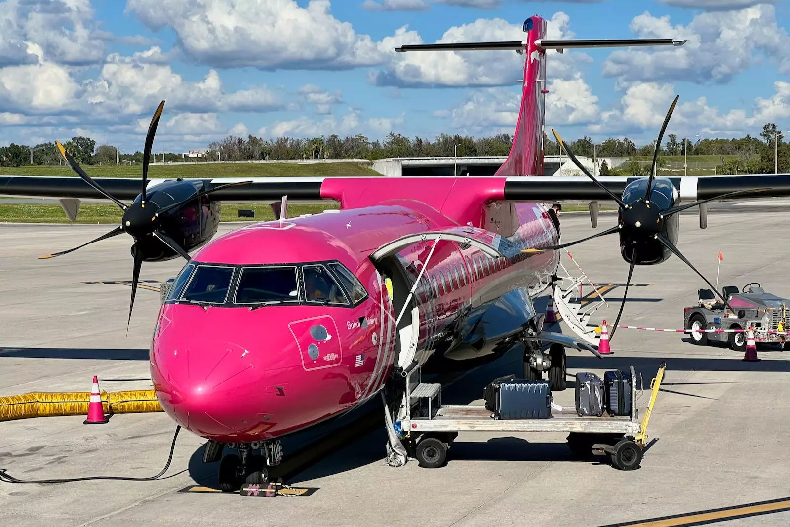 Обзор: Silver Airways Орландодон келген ATR 72-600 турбовинтинде