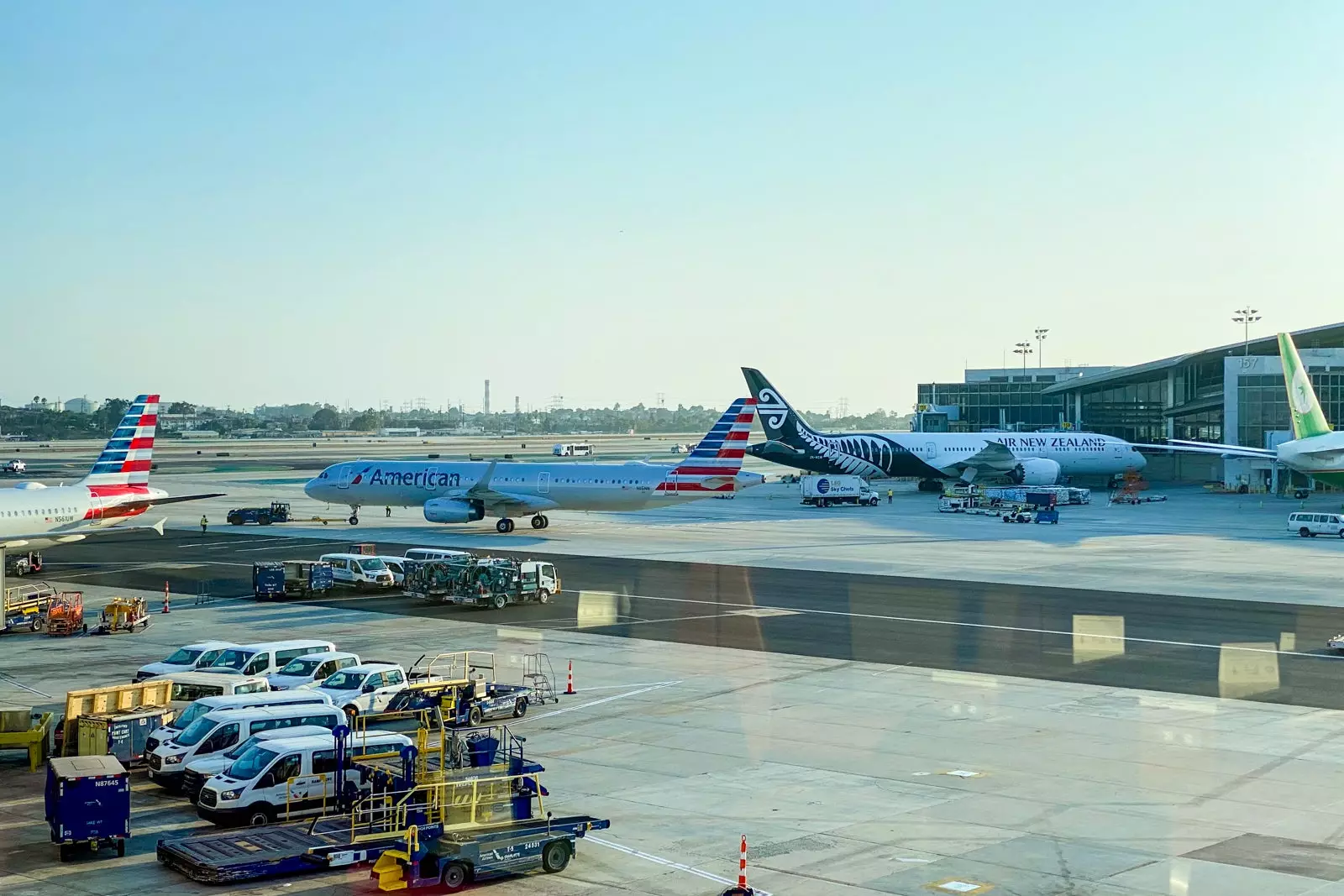 Admirals Club LAX (تصوير كريس دونغ / ذا بوينتس جاي)