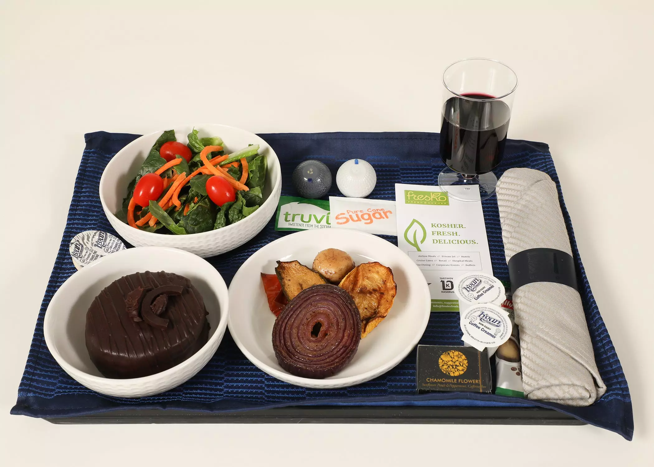 La nueva opción de cena Kosher de United. Foto cortesía de United Airlines.