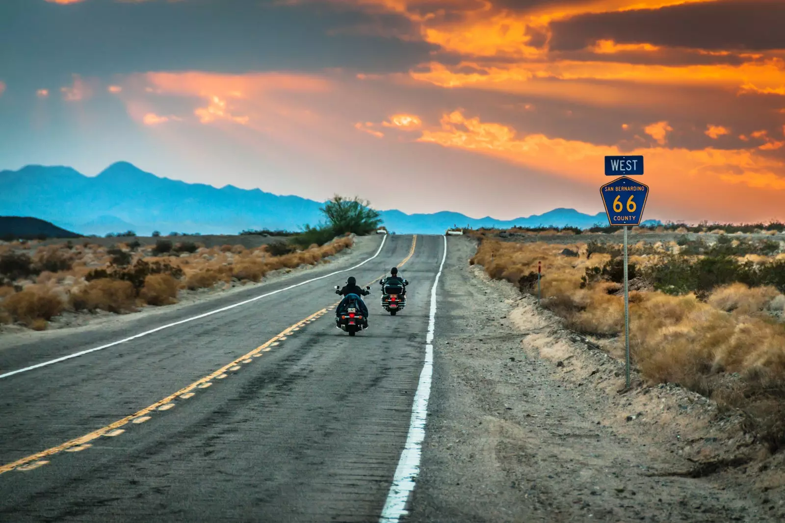 Route 66 road trip Planner: Sing paling apik mandheg ing sadawane dalan