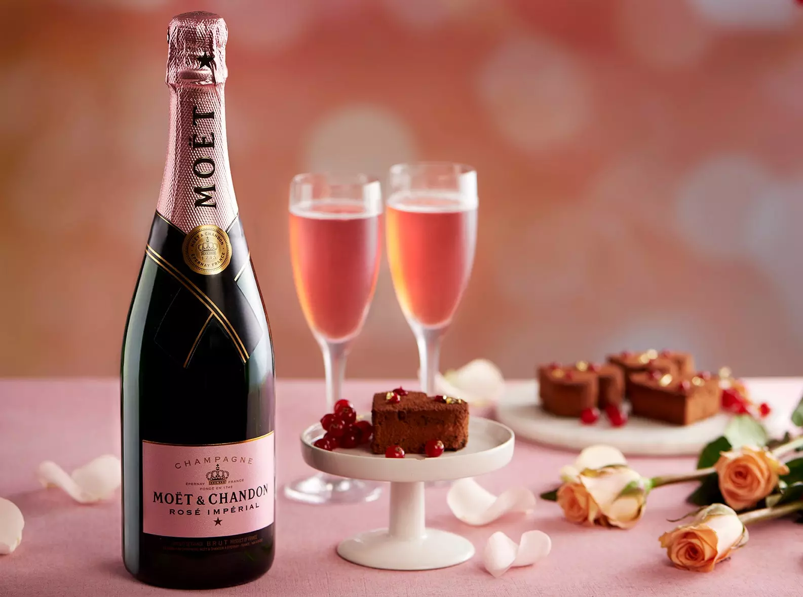 Emirates bringt Romantik in den Himmel – und in seine Lounges – mit Desserts zum Valentinstag 11149_1