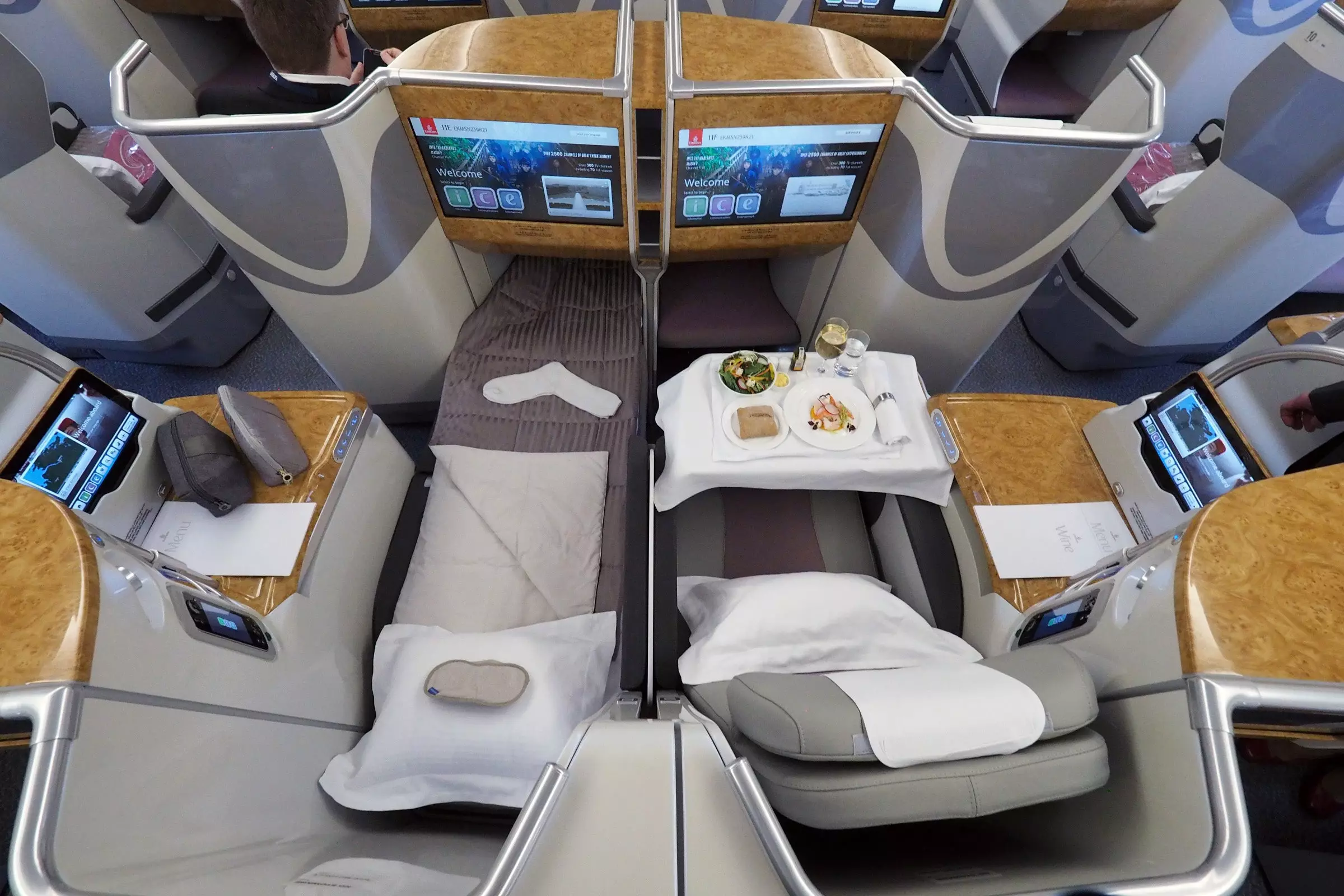 Emirates 100. A380 Tour Economy Business First Class sviidid