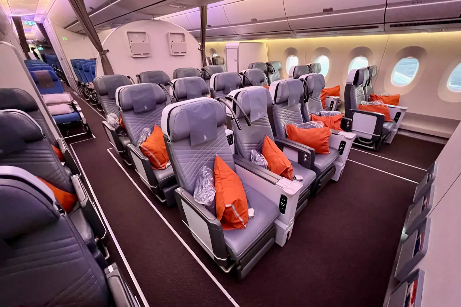 Vergleich von Business und Premium Economy von Singapore Airlines auf derselben 448-Meilen-Strecke 119_14