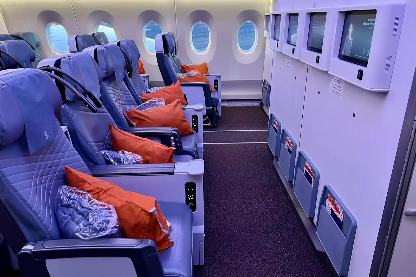 Vergleich von Business und Premium Economy von Singapore Airlines auf derselben 448-Meilen-Strecke 119_19