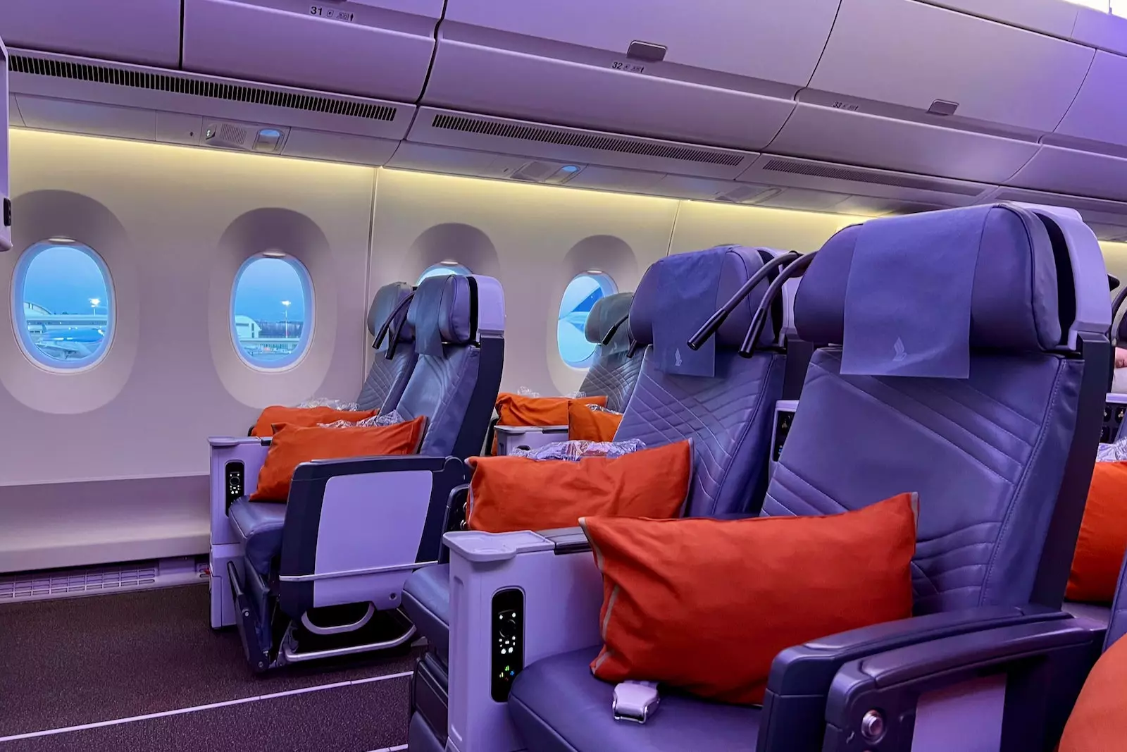 Vergleich von Business und Premium Economy von Singapore Airlines auf derselben 448-Meilen-Strecke 119_21