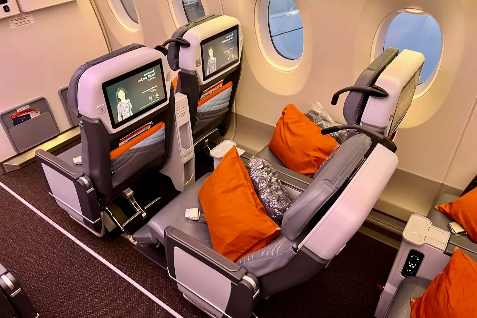 Comparando a classe executiva e a econômica premium da Singapore Airlines na mesma rota de 448 milhas 119_24