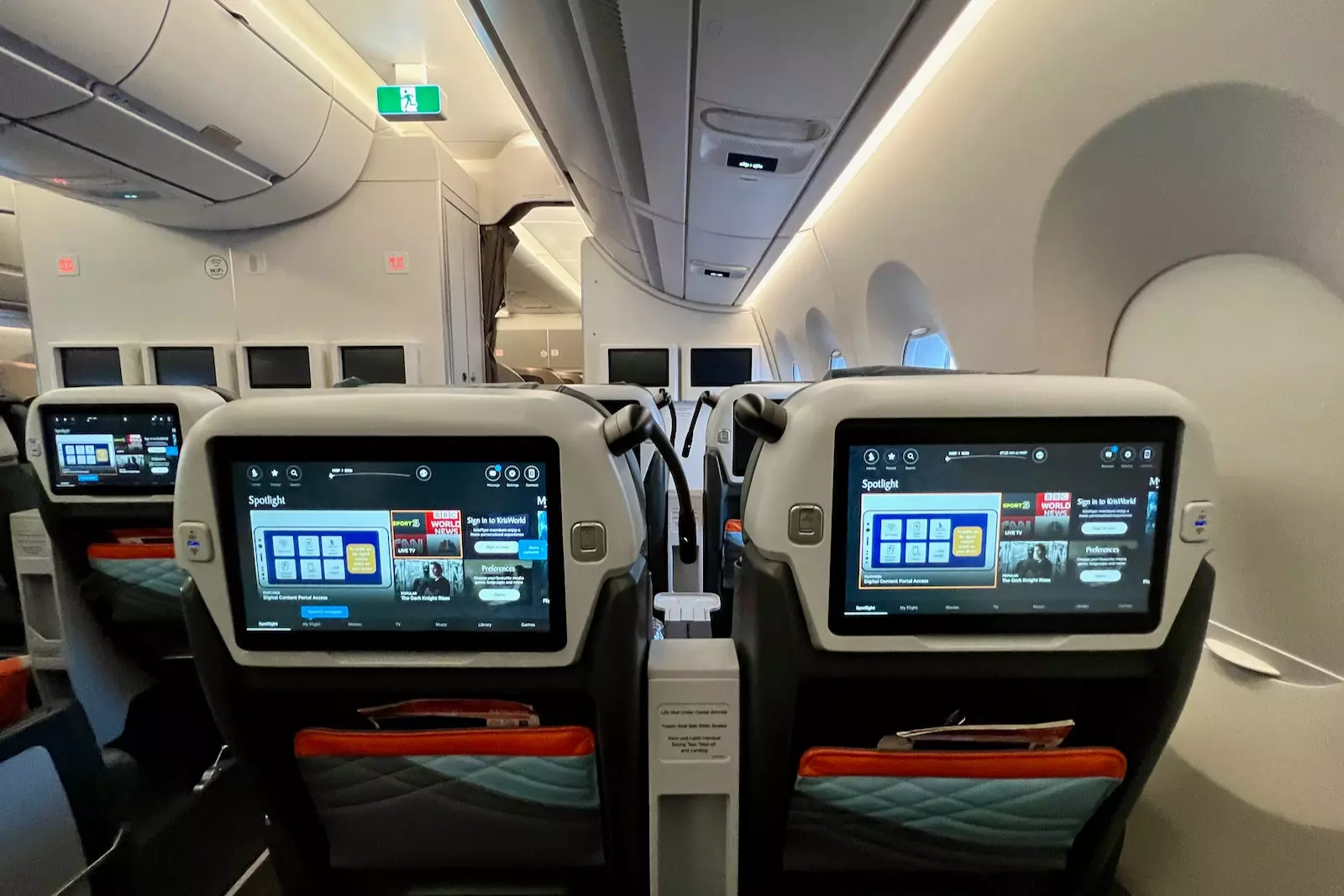 Vergleich von Business und Premium Economy von Singapore Airlines auf derselben 448-Meilen-Strecke 119_27