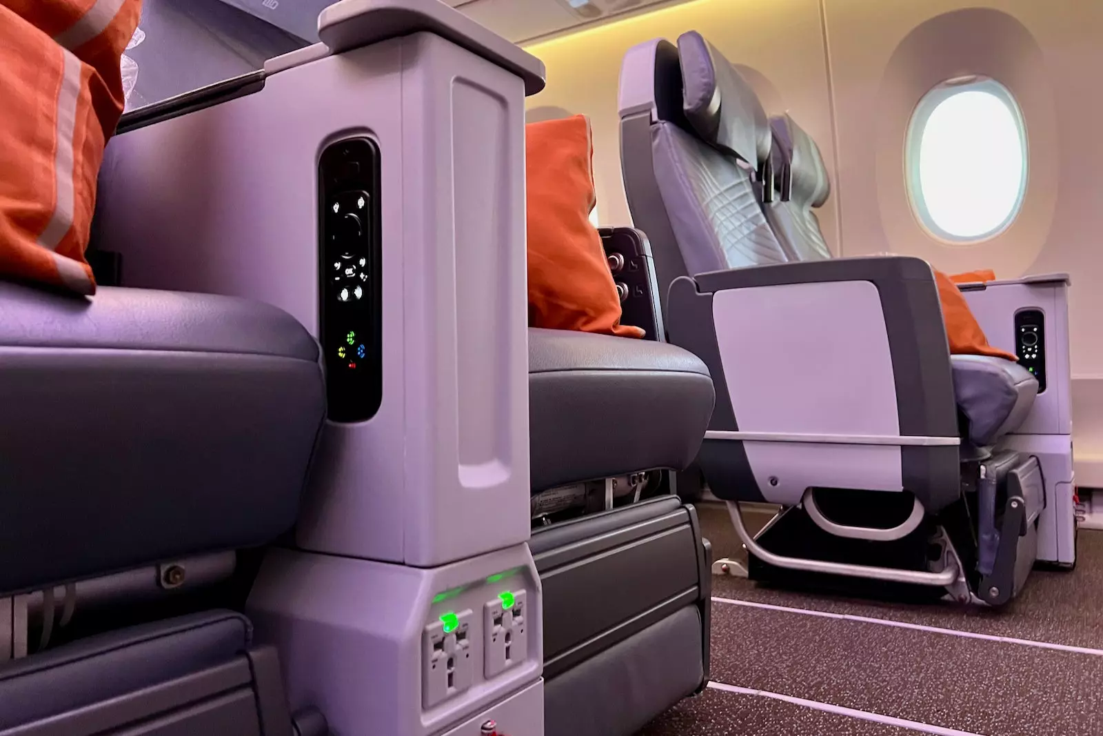 Vergleich von Business und Premium Economy von Singapore Airlines auf derselben 448-Meilen-Strecke 119_32