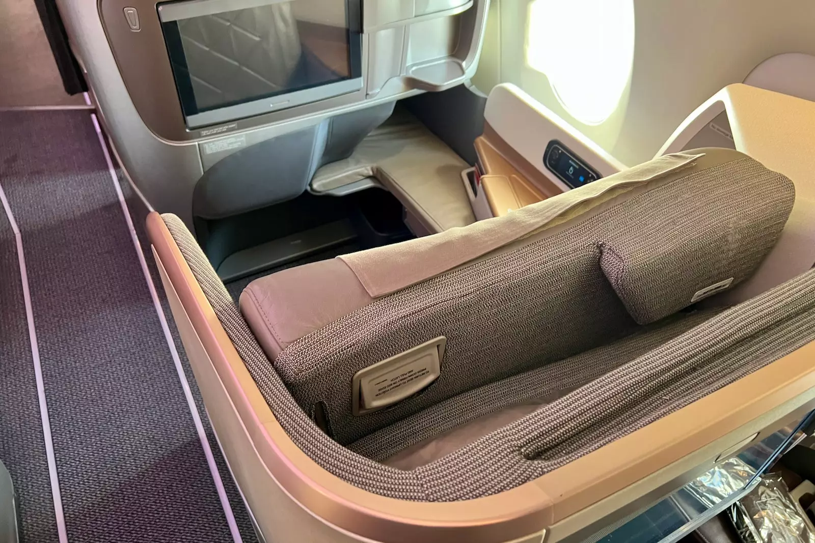 Vergleich von Business und Premium Economy von Singapore Airlines auf derselben 448-Meilen-Strecke 119_55