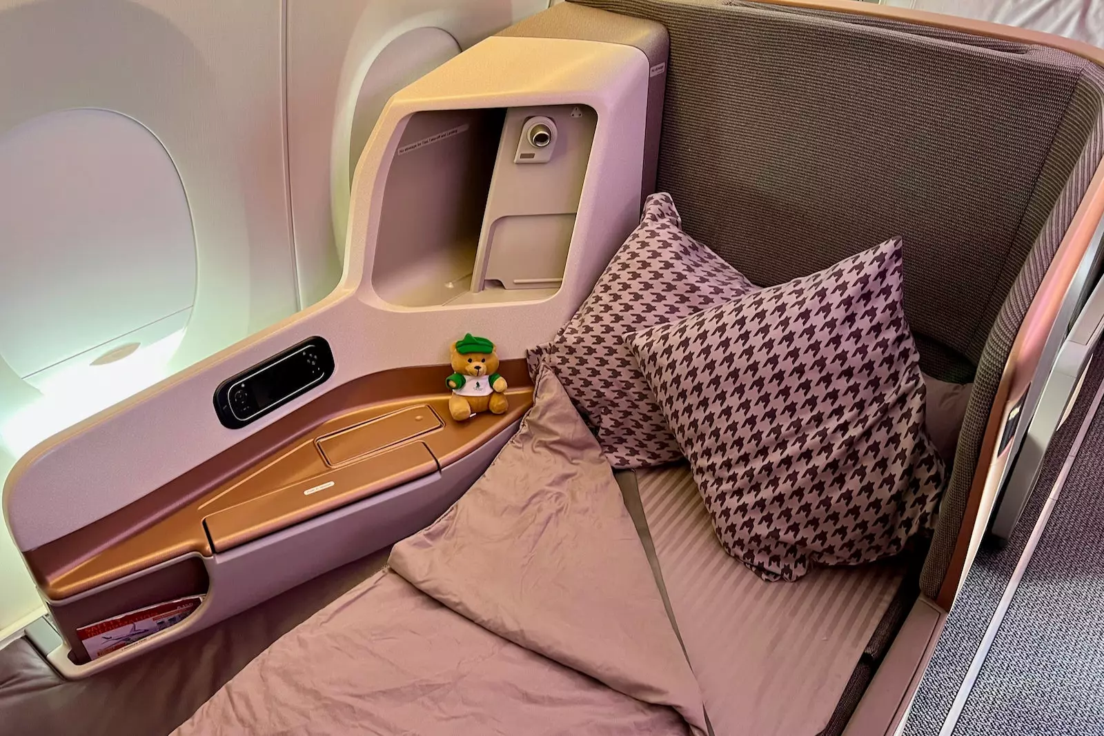 Vergleich von Business und Premium Economy von Singapore Airlines auf derselben 448-Meilen-Strecke 119_61