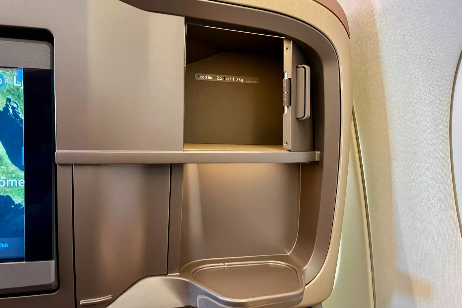 Vergleich von Business und Premium Economy von Singapore Airlines auf derselben 448-Meilen-Strecke 119_64