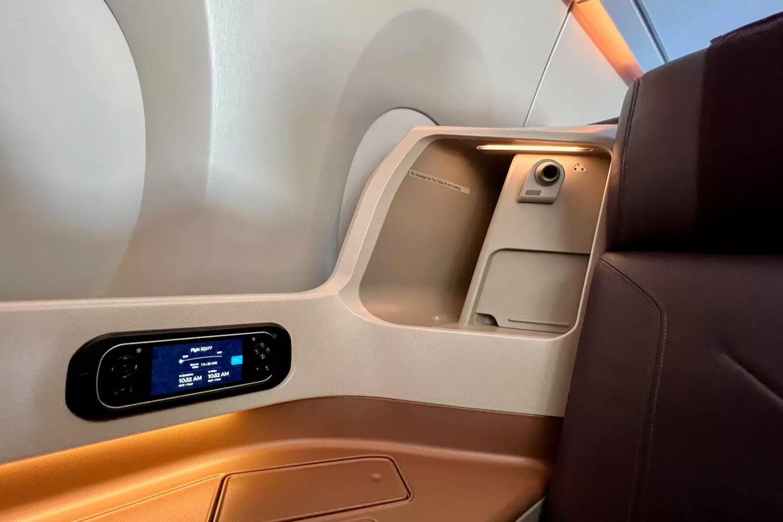 Vergleich von Business und Premium Economy von Singapore Airlines auf derselben 448-Meilen-Strecke 119_65