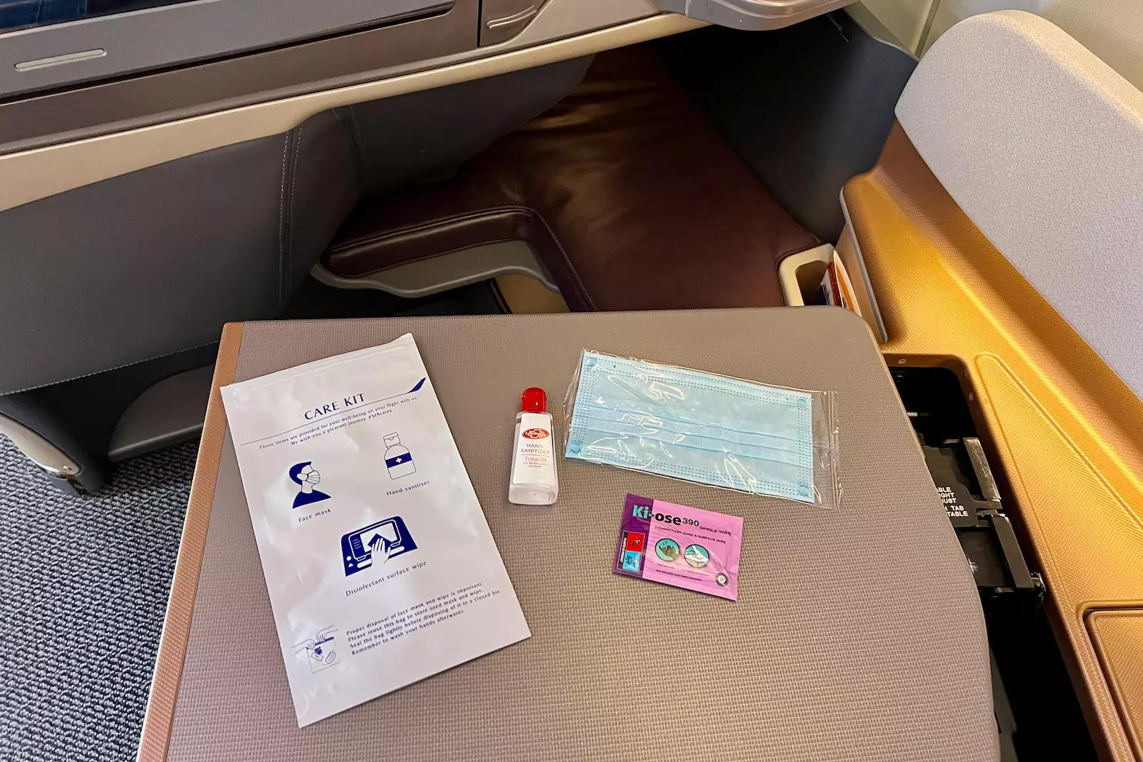 Vergleich von Business und Premium Economy von Singapore Airlines auf derselben 448-Meilen-Strecke 119_72