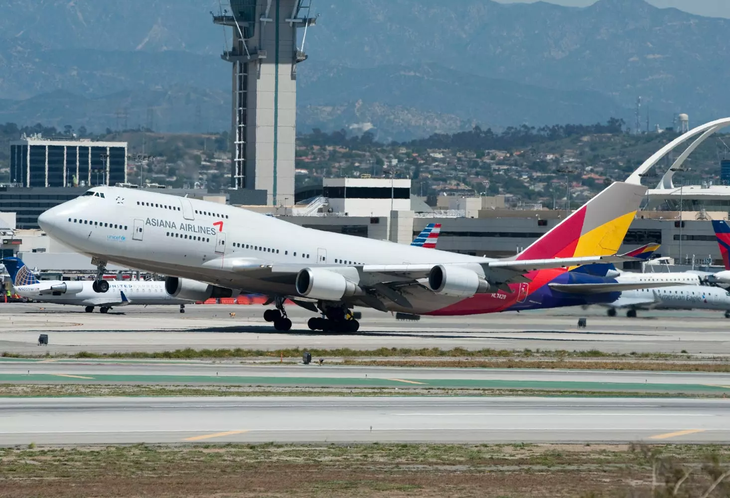 An Asiana Airlines 747-400 by LAX (Foto troch Alberto Riva / The Points Guy)