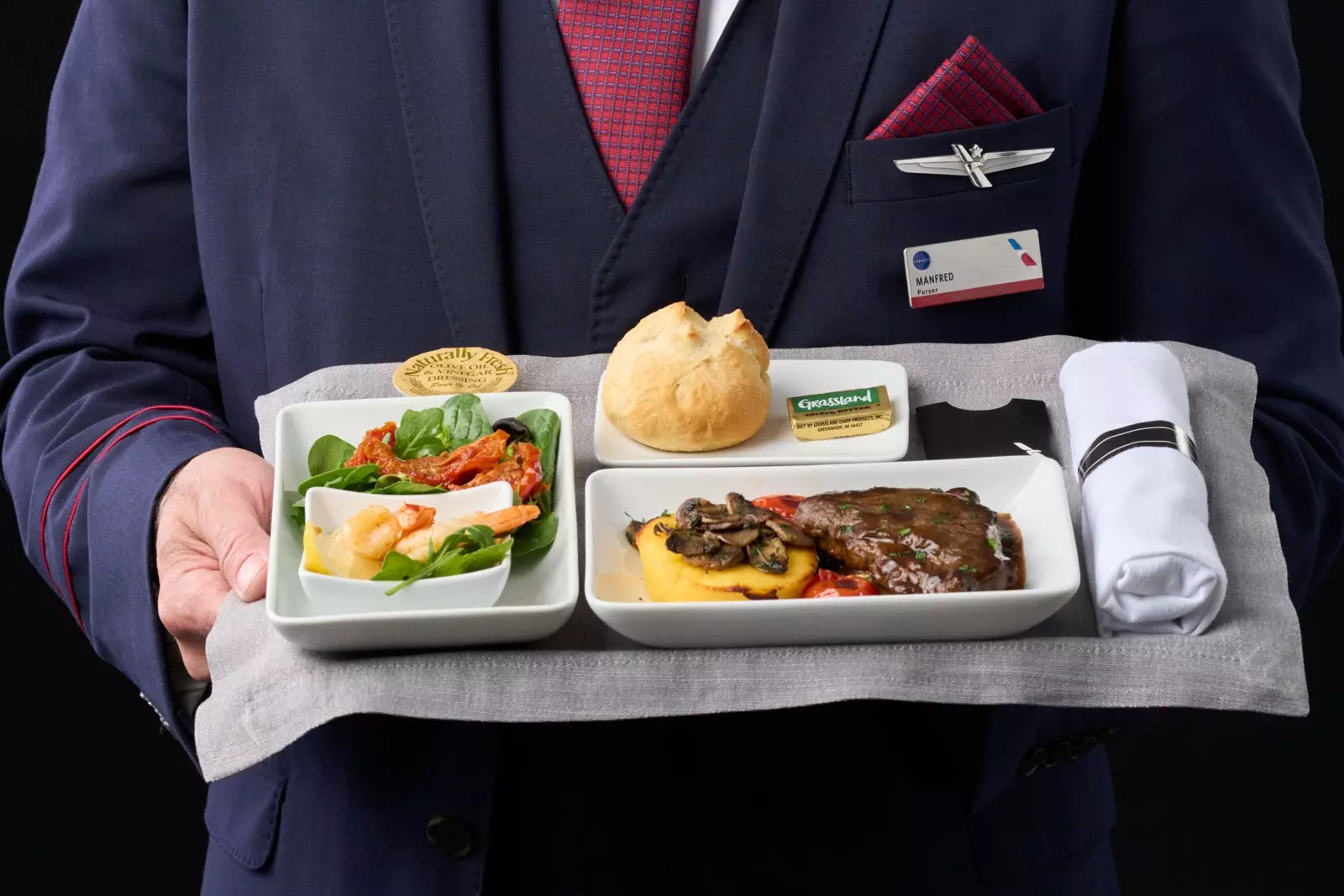 Comida quente está voltando oficialmente à American Airlines este mês