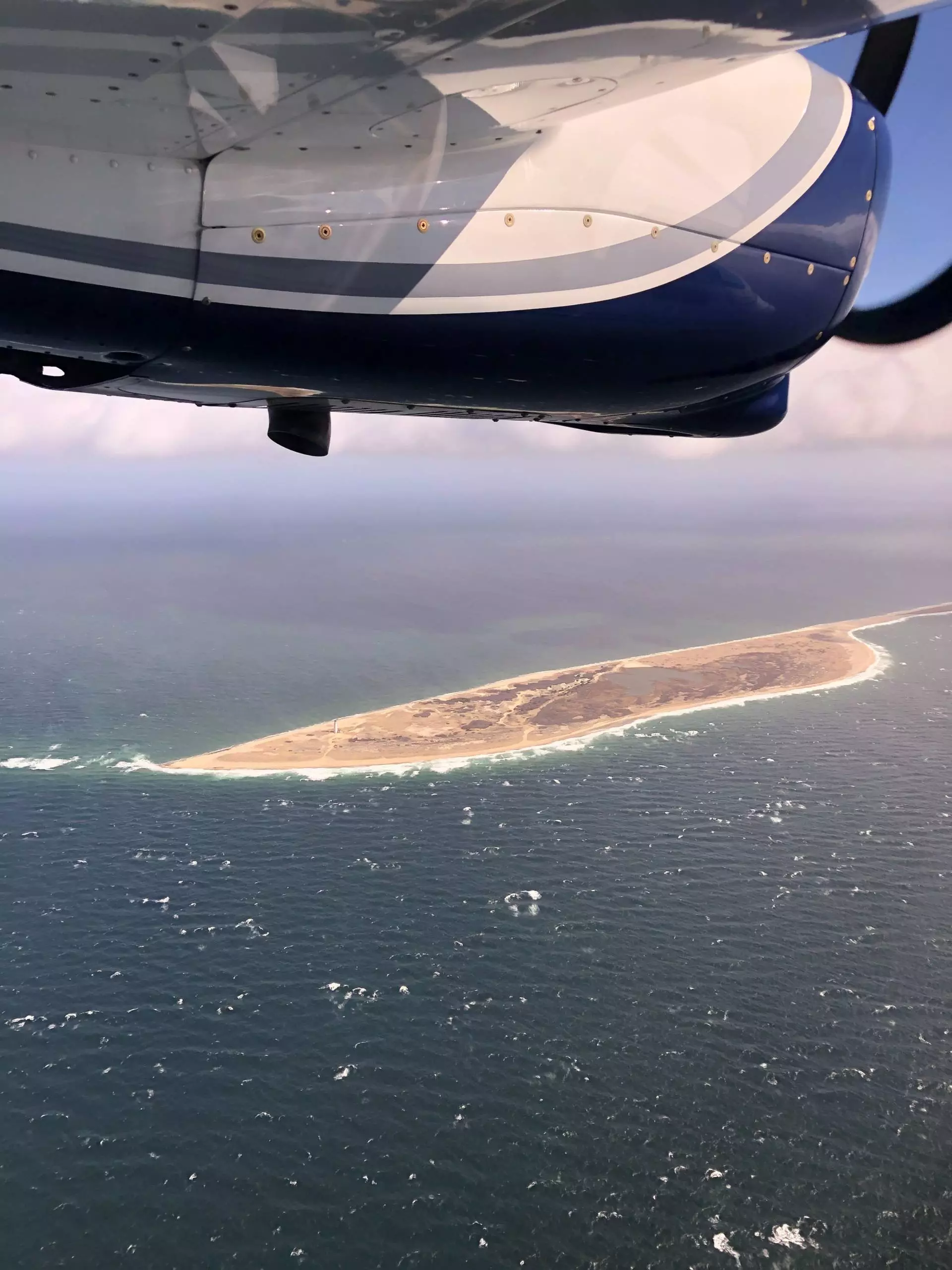 Səyyahın yüksək qanadları sərnişinlərə Nantucketdəki Great Point Mayak kimi panoramik mənzərələr verir. (Şəkil Edvard Russell/TPG)