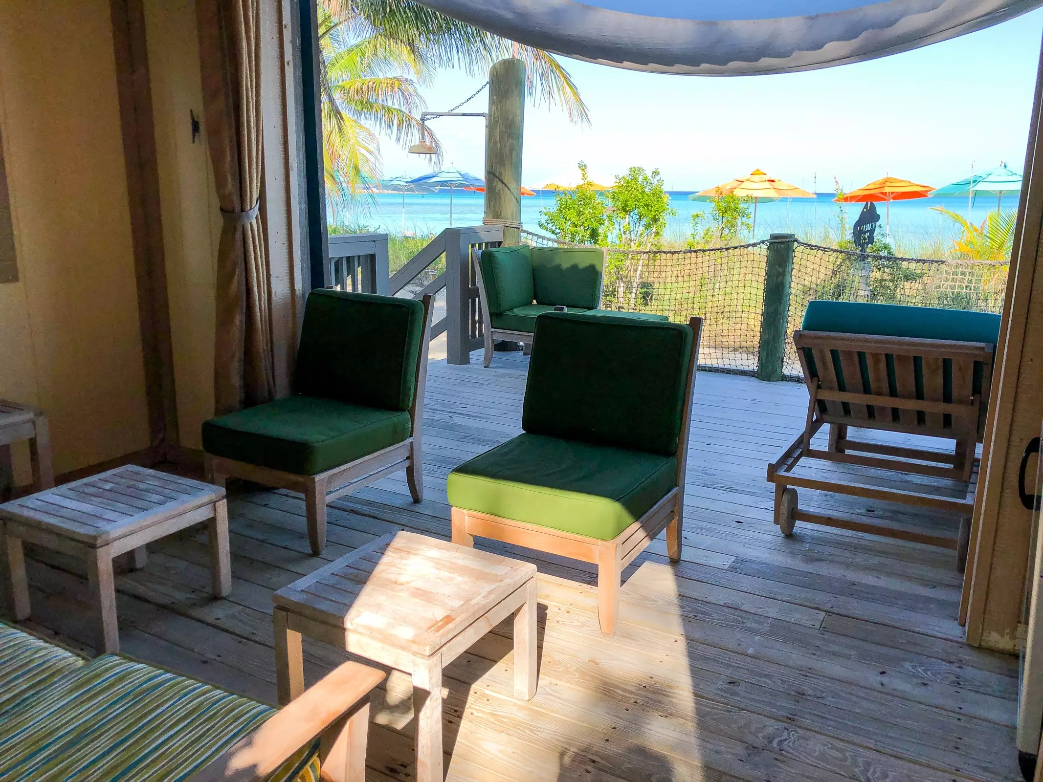 Mire dentro dunha cabana en Castaway Cay