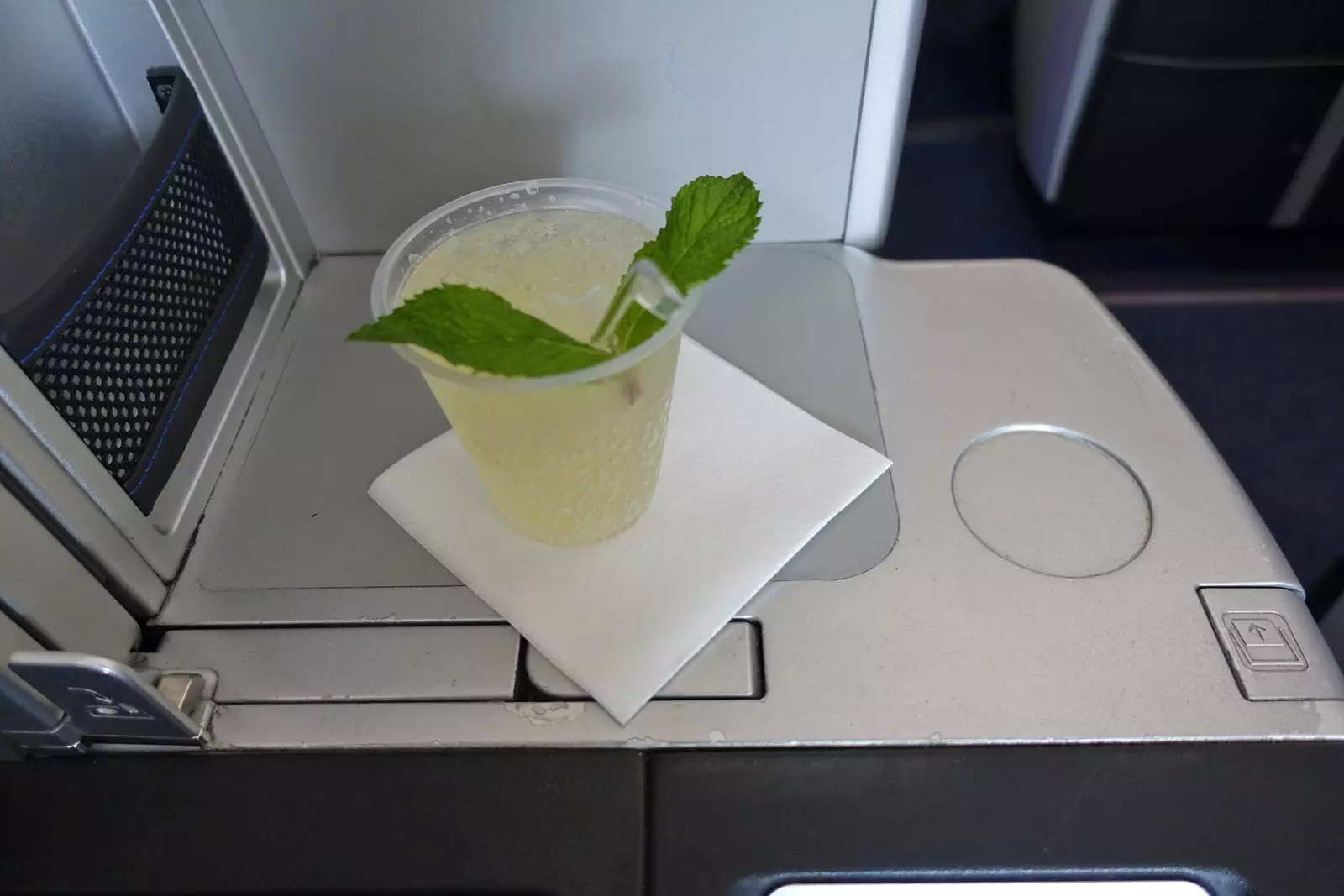 Bebida de benvida de JetBlue's Mint (Foto de Alberto Riva/TPG?