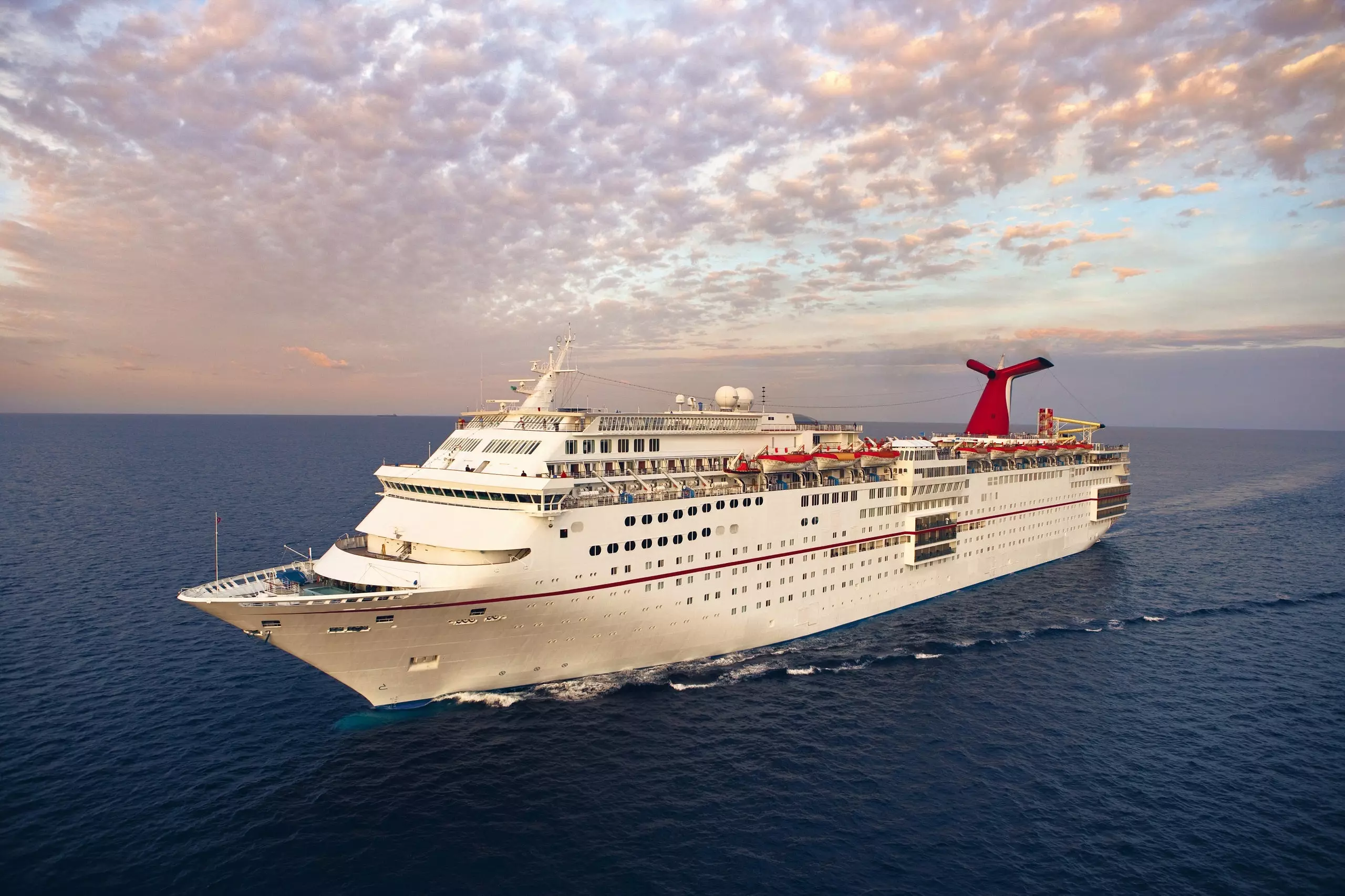 Carnival Cruise Line om nog twee Fantasy-klas skepe te verkoop