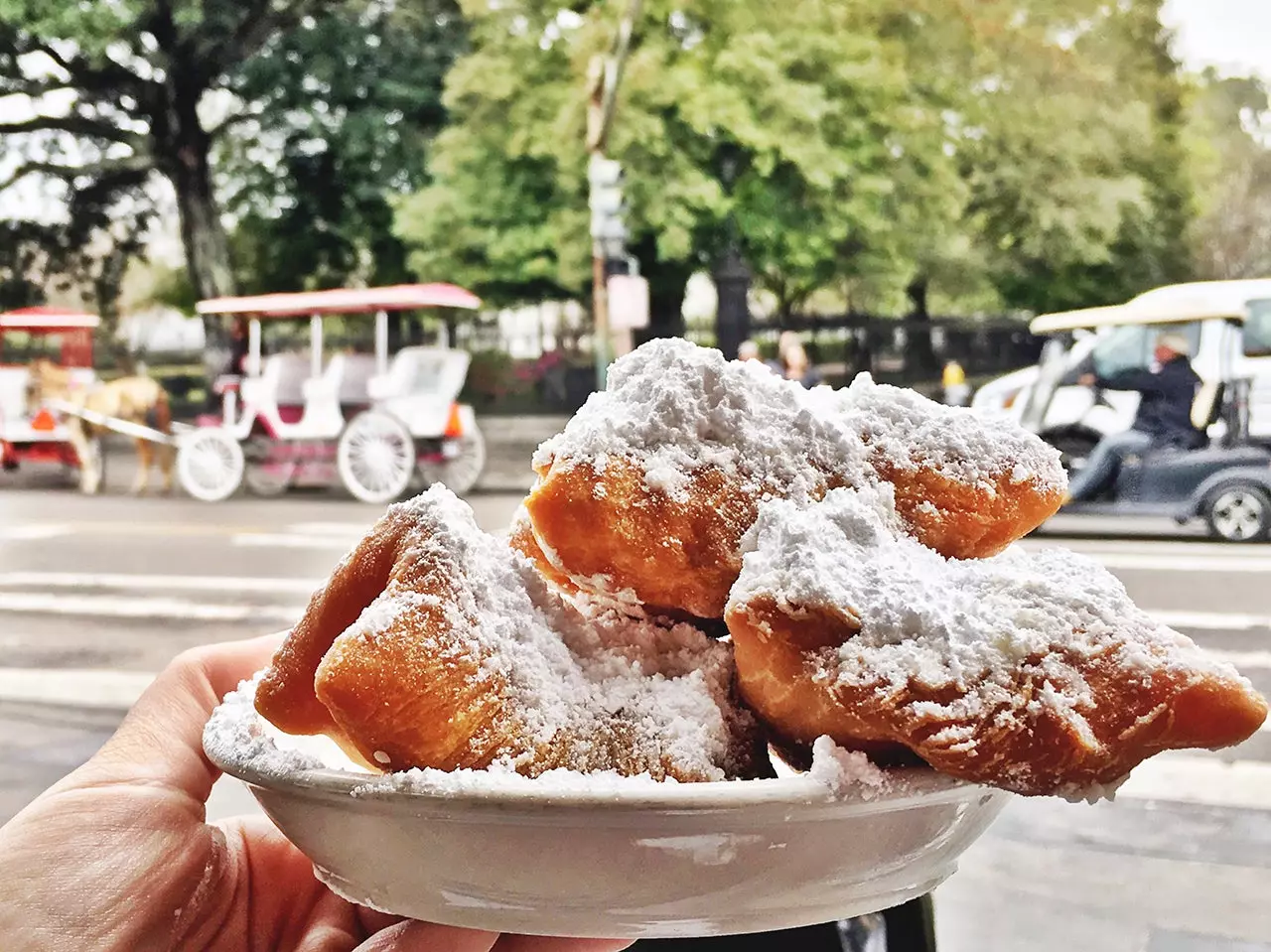 Beignets во Cafe du Monde. (Фотографија од @laurfant24 преку Twenty20)