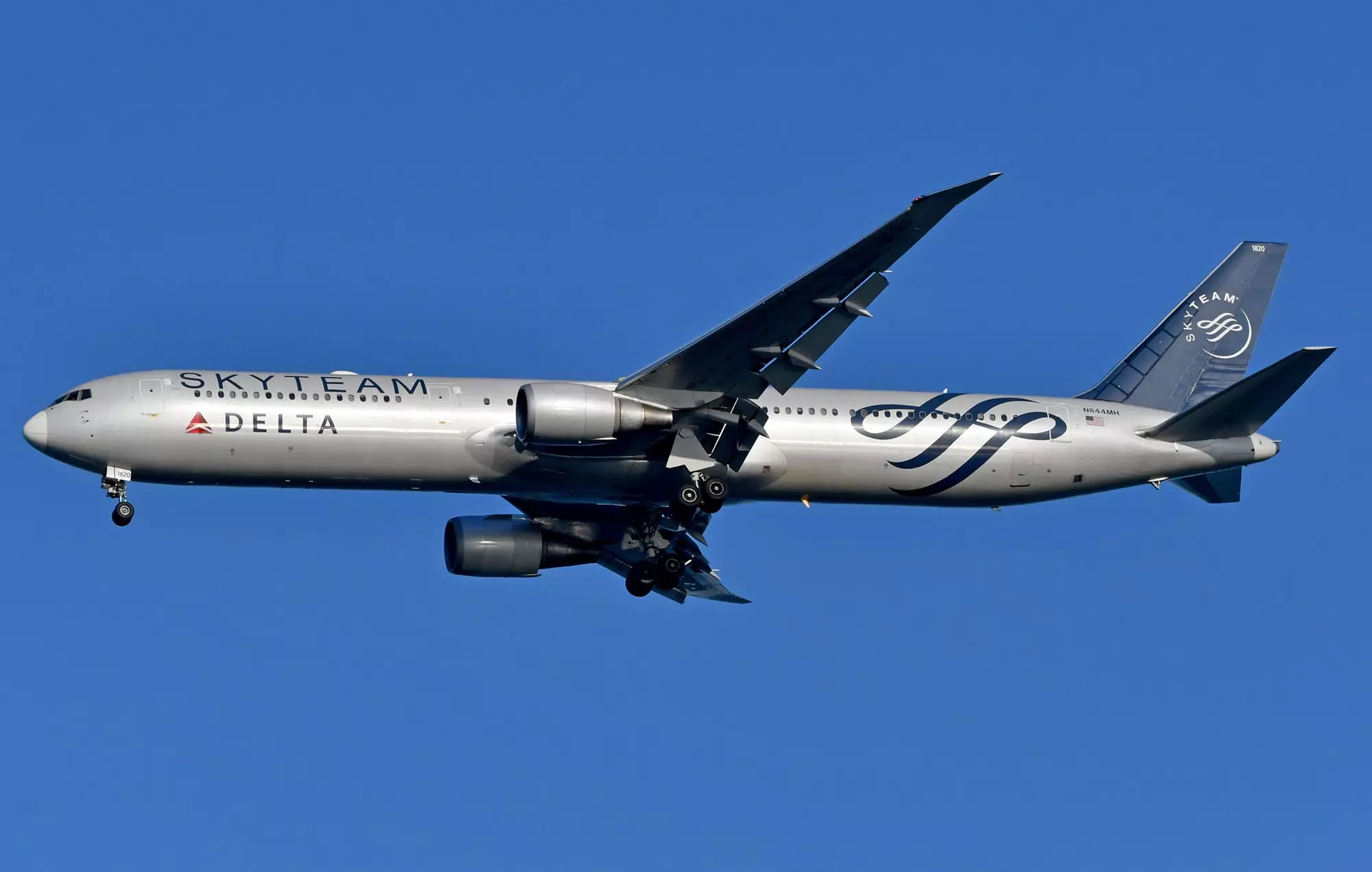 Un Delta 767-400ER con librea Skyteam aterrando en New York - JFK en 2019 (Foto de Alberto Riva / The Points Guy)