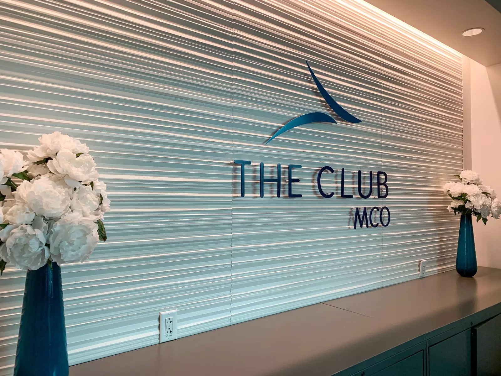 Revizyon Club la nan MCO — Priority Pass Lounge nan Orlando