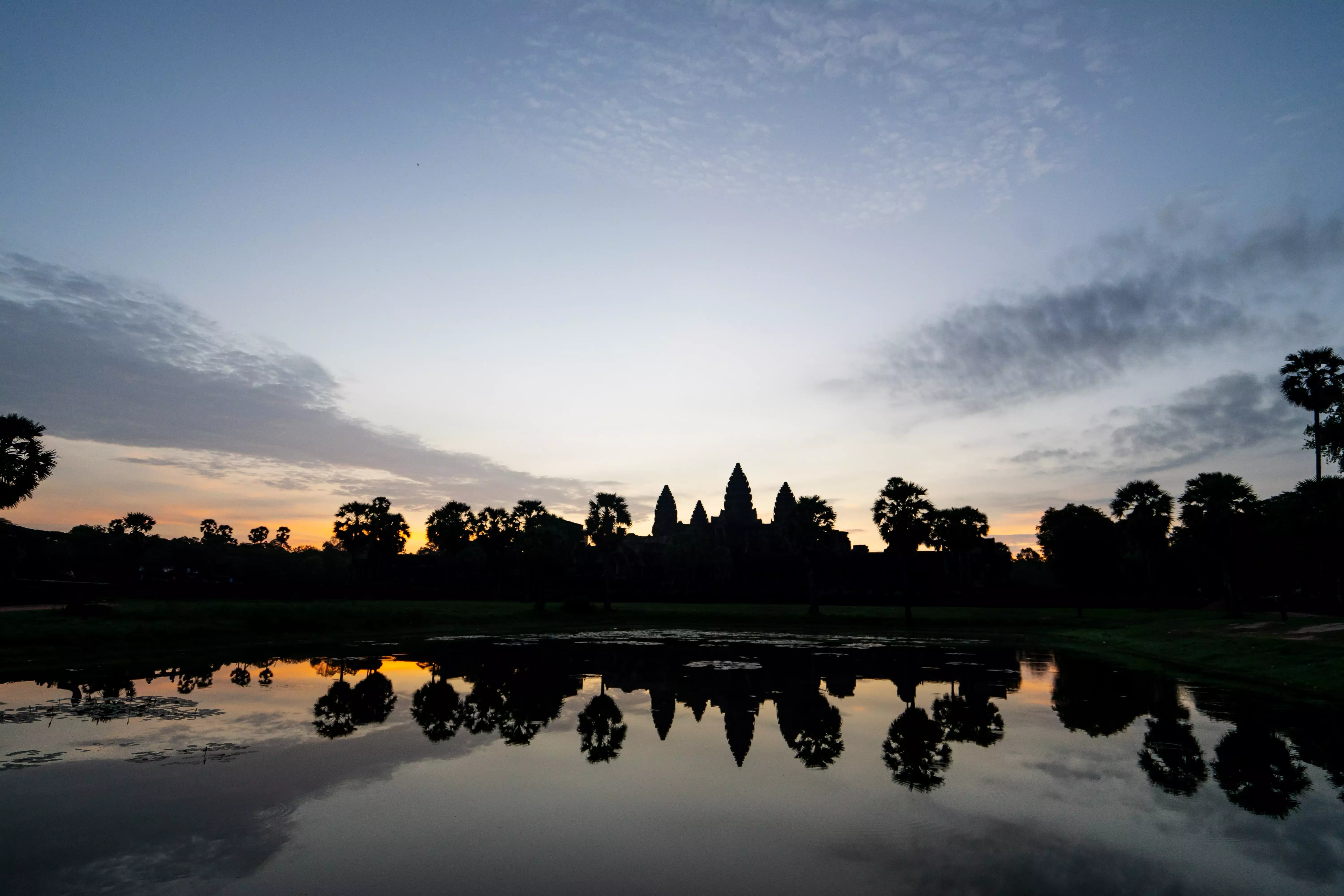 De Sonnenopgang am Angkor Wat, deen dozou bruecht huet, datt ech mäin abegraff Frühstück am Park Hyatt Siem Reap (traureg) verpasst hunn.