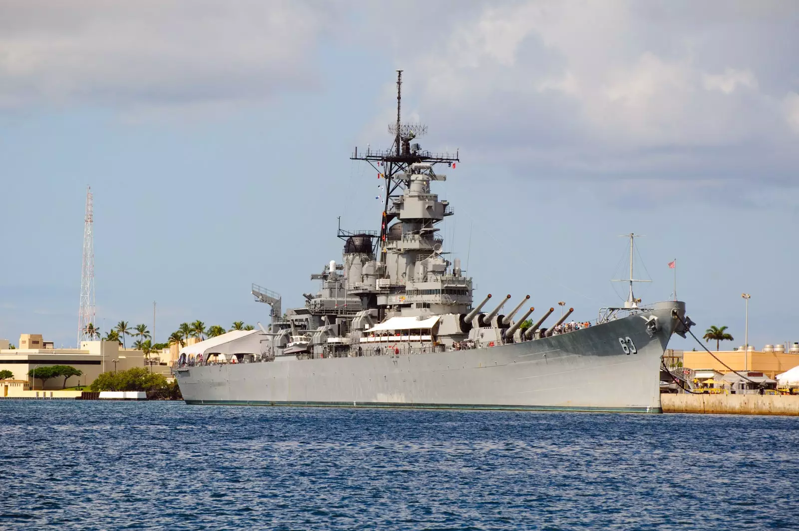 Mūšio laivas USS Missouri Pearl Harbor mieste, Havajuose. (Nuotrauka Joel Carillet / Getty Images)