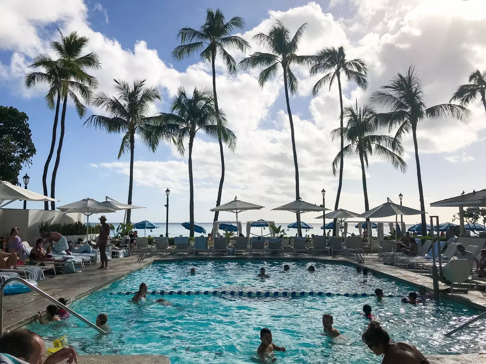 Pishina në Moana Surfrider Hawaii. (Foto nga Samantha Rosen/The Points Guy)