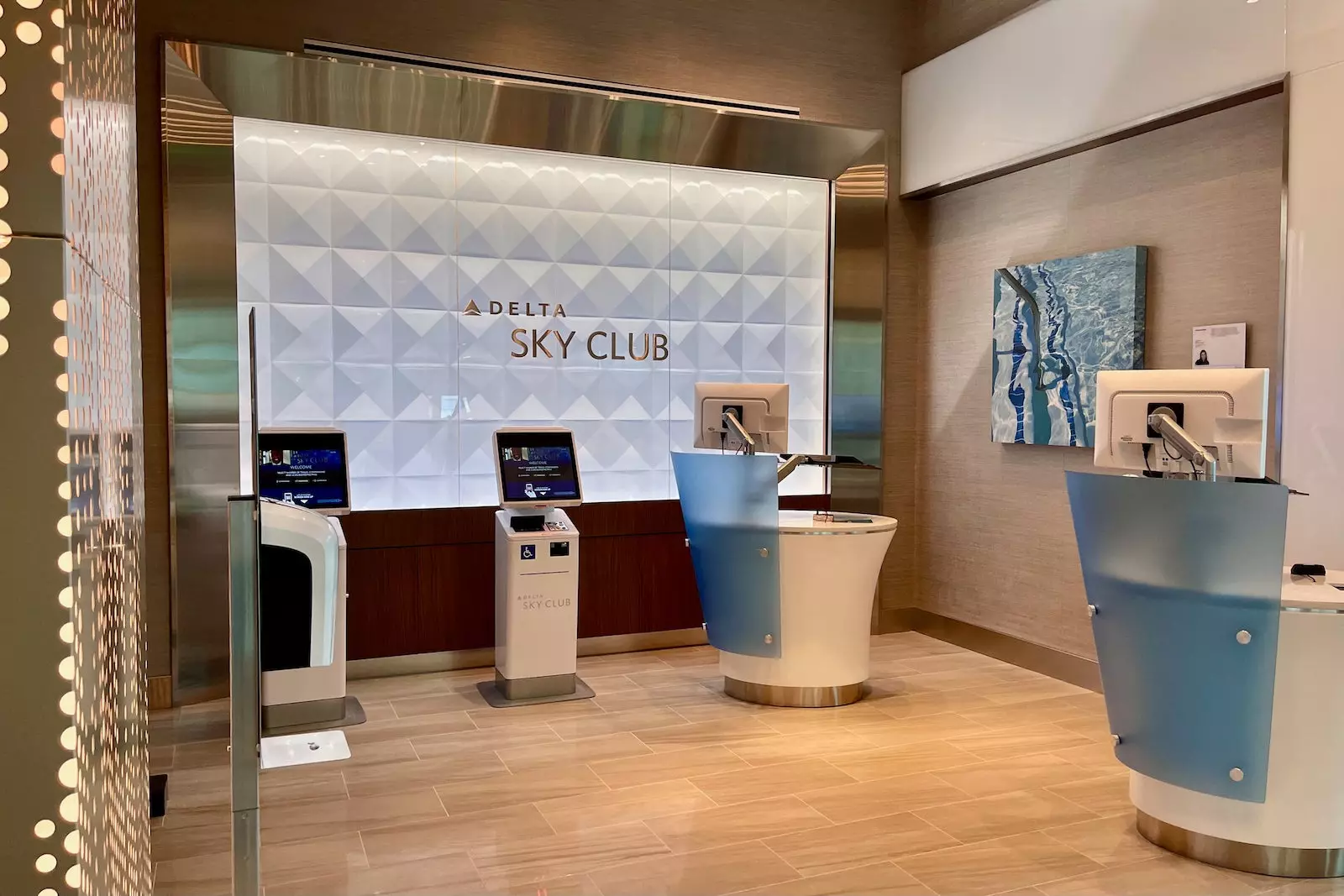 Delta Sky Club FLL