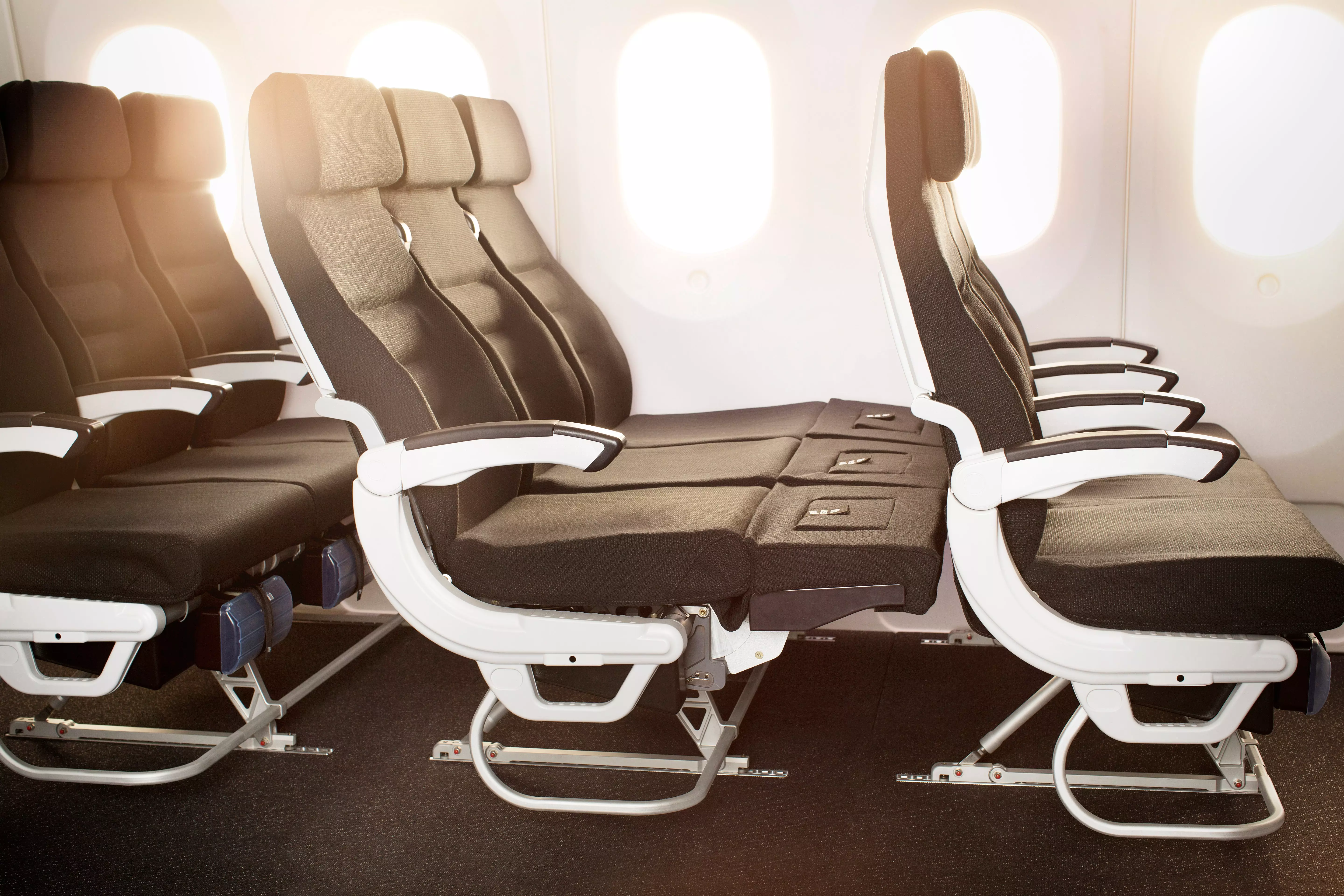 Ang Air New Zealand nagtanyag sa SkyCouch flat bed nga lingkoranan sa ekonomiya sa mga flight nga gipadagan sa Boeing 777-300er ug 787 Dreamliner. Hulagway ni Air New Zealand.