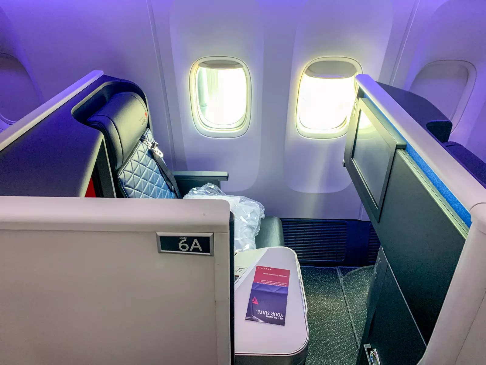 Möglicherweise erhalten Sie durch die Willkommensangebote genügend Meilen, um einen Sitzplatz in Delta One zu erhalten. (Foto von Nick Ellis/The Points Guy)