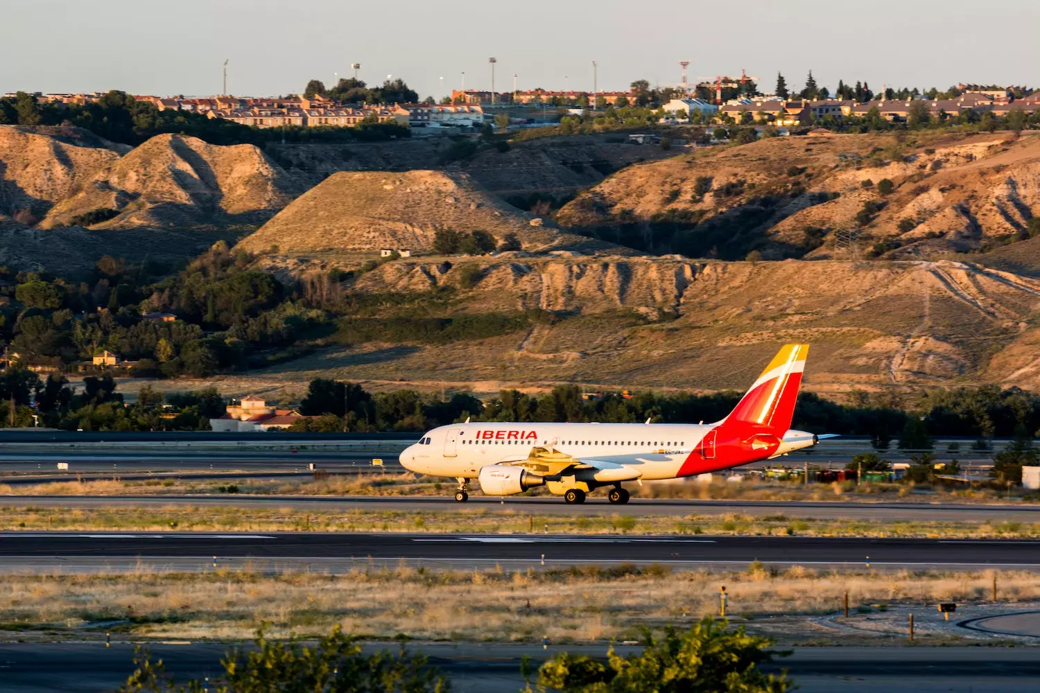 Iberia Narrowbody Jet na pasie startowym