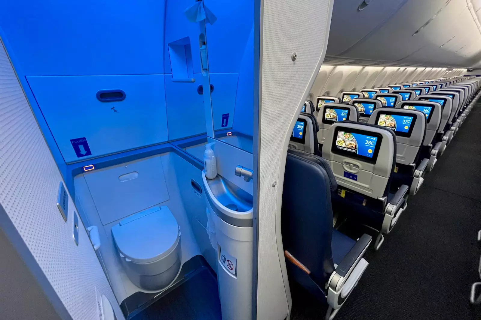 Ang paglalagay ng bagong interior ng United sa pagsubok sa Boeing 737 MAX 8 1388_27