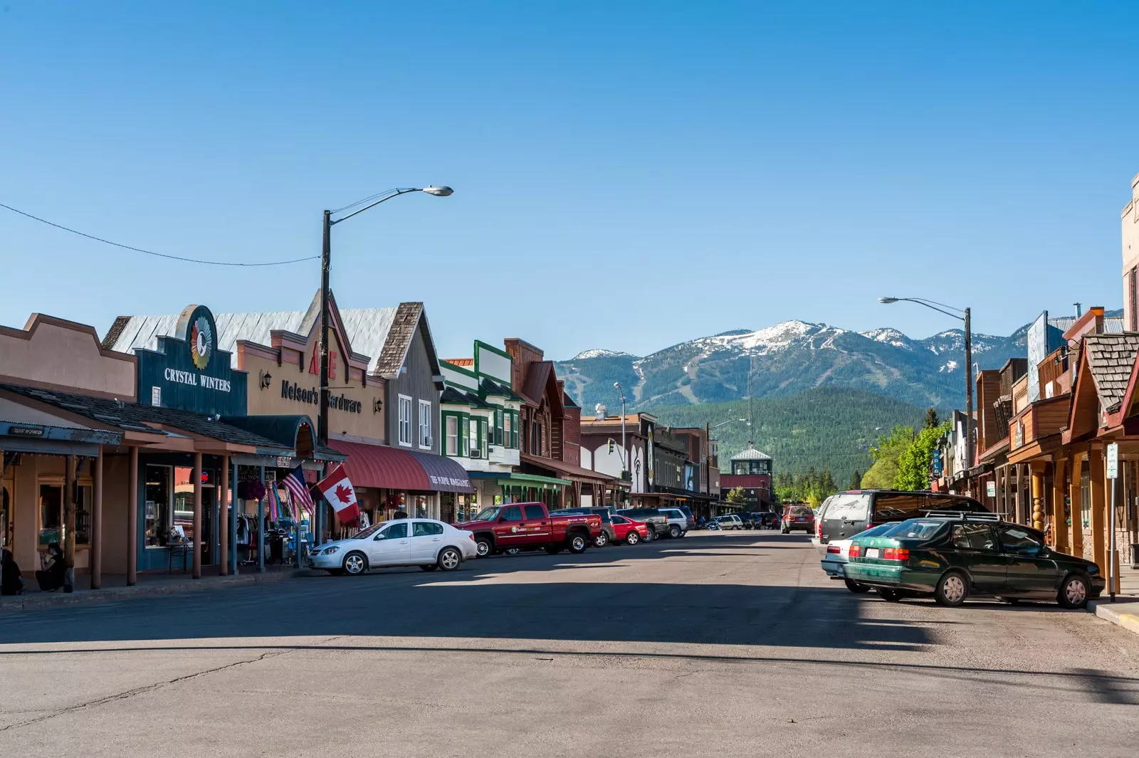 La ville de Whitefish, Montana regarde vers les montagnes. (Photo via Shutterstock)