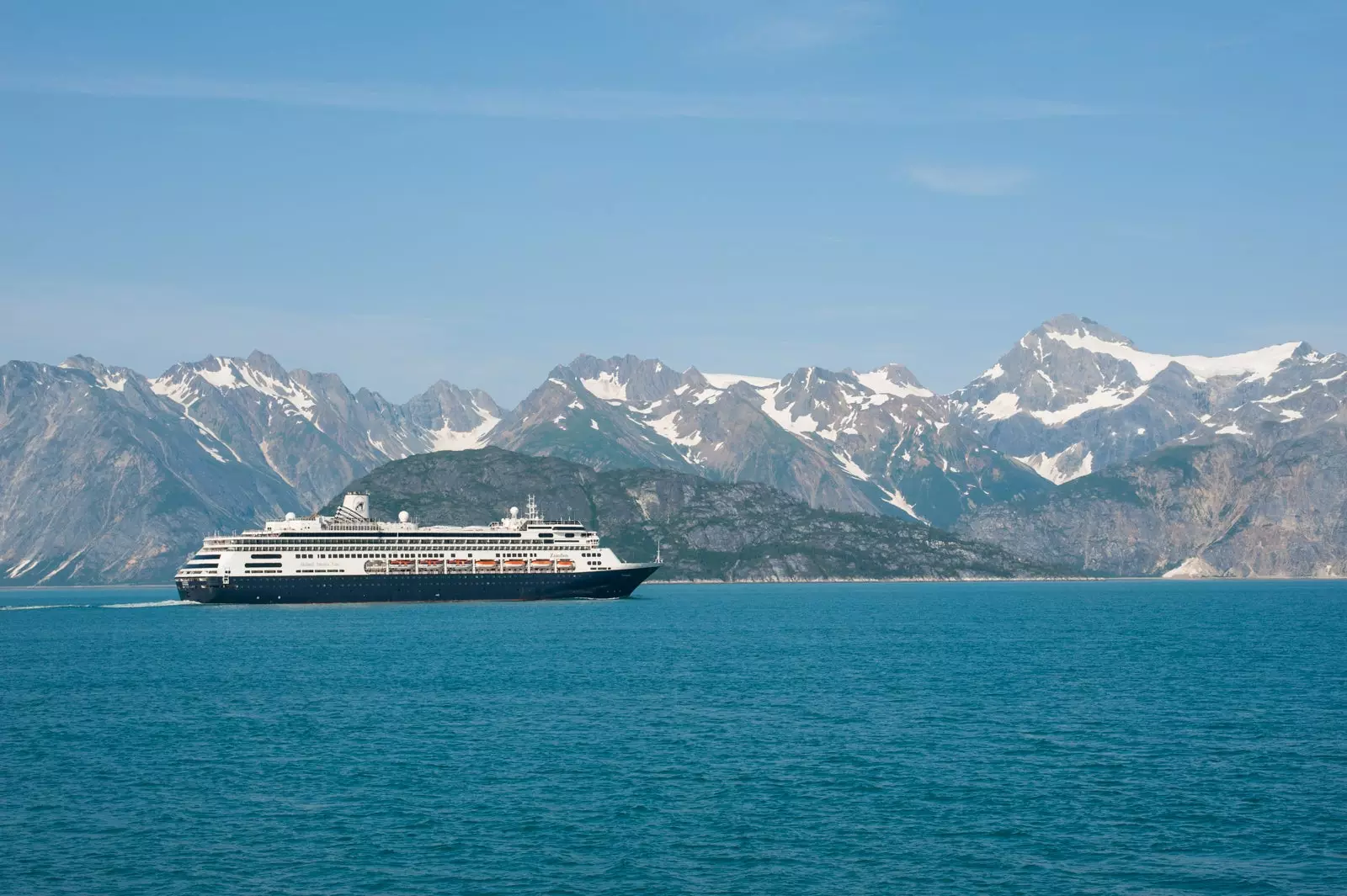 Kapal persiaran Holland America Ms Zaandam di Taman Negara Glacier Bay, Alaska. (Foto oleh Wolfgang Kaehler/LightRocket melalui Getty Images)