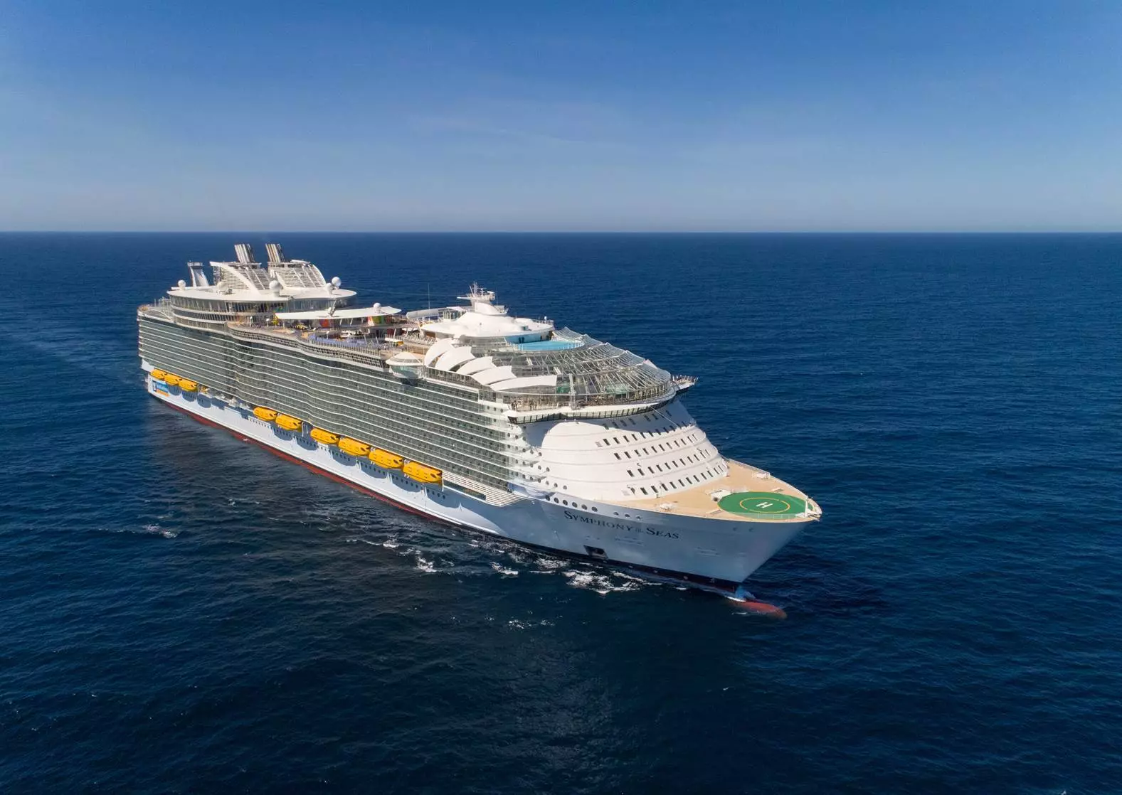 Symphony of the Seas od Royal Caribbean pojme viac ako 6500 pasažierov. (Foto s láskavým dovolením Royal Caribbean).